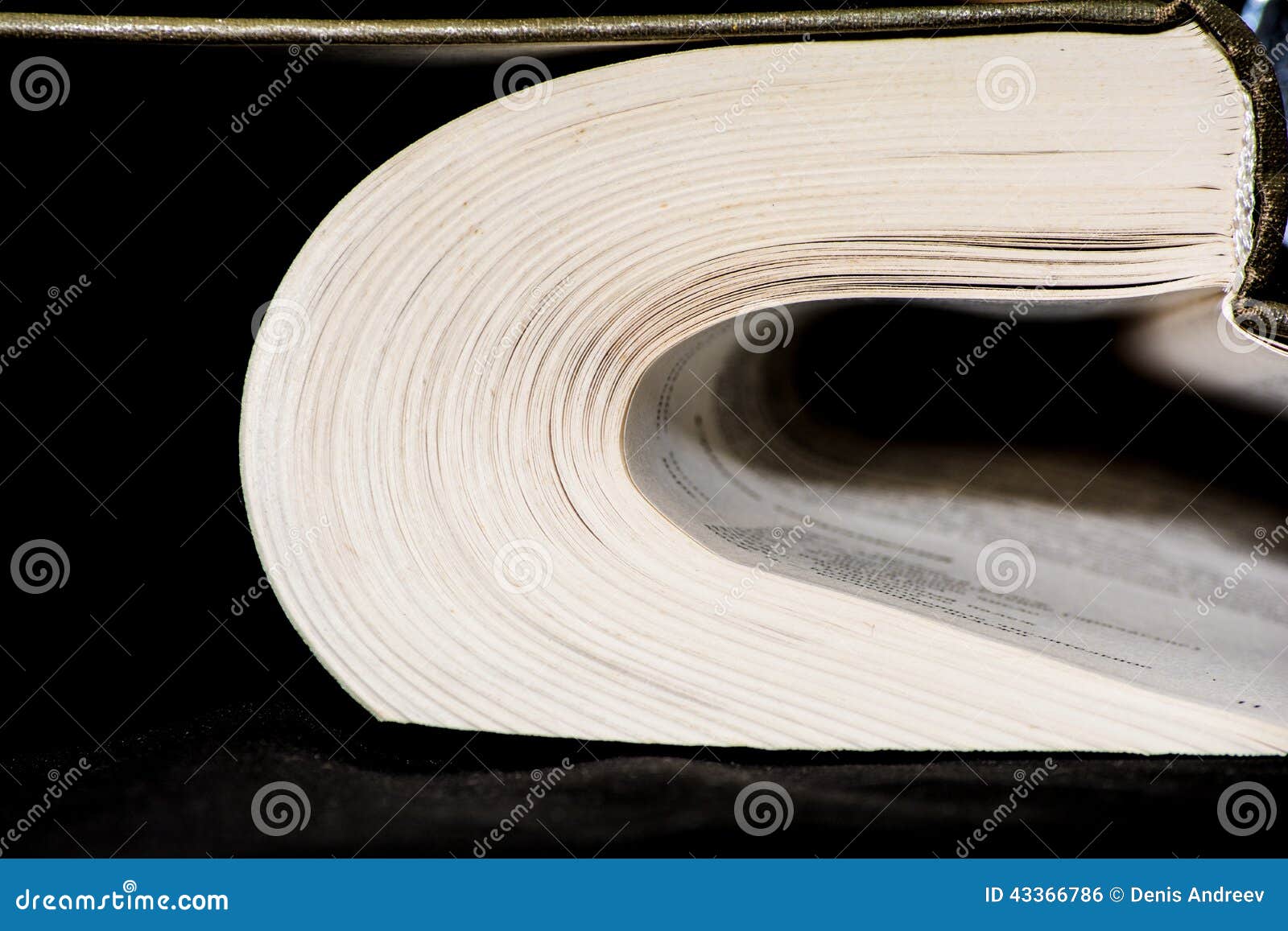 Libro doblado foto de archivo. Imagen de formado, paginaciones - 43366786