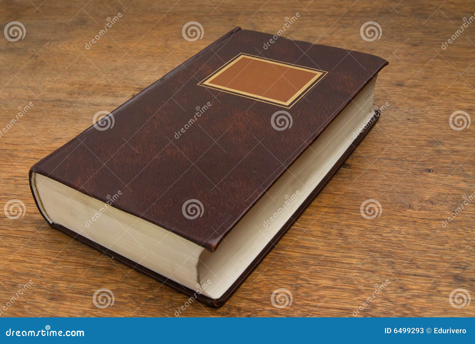 Libro Viejo Cerrado En Un Vector De Madera Imagen de archivo - Imagen ...