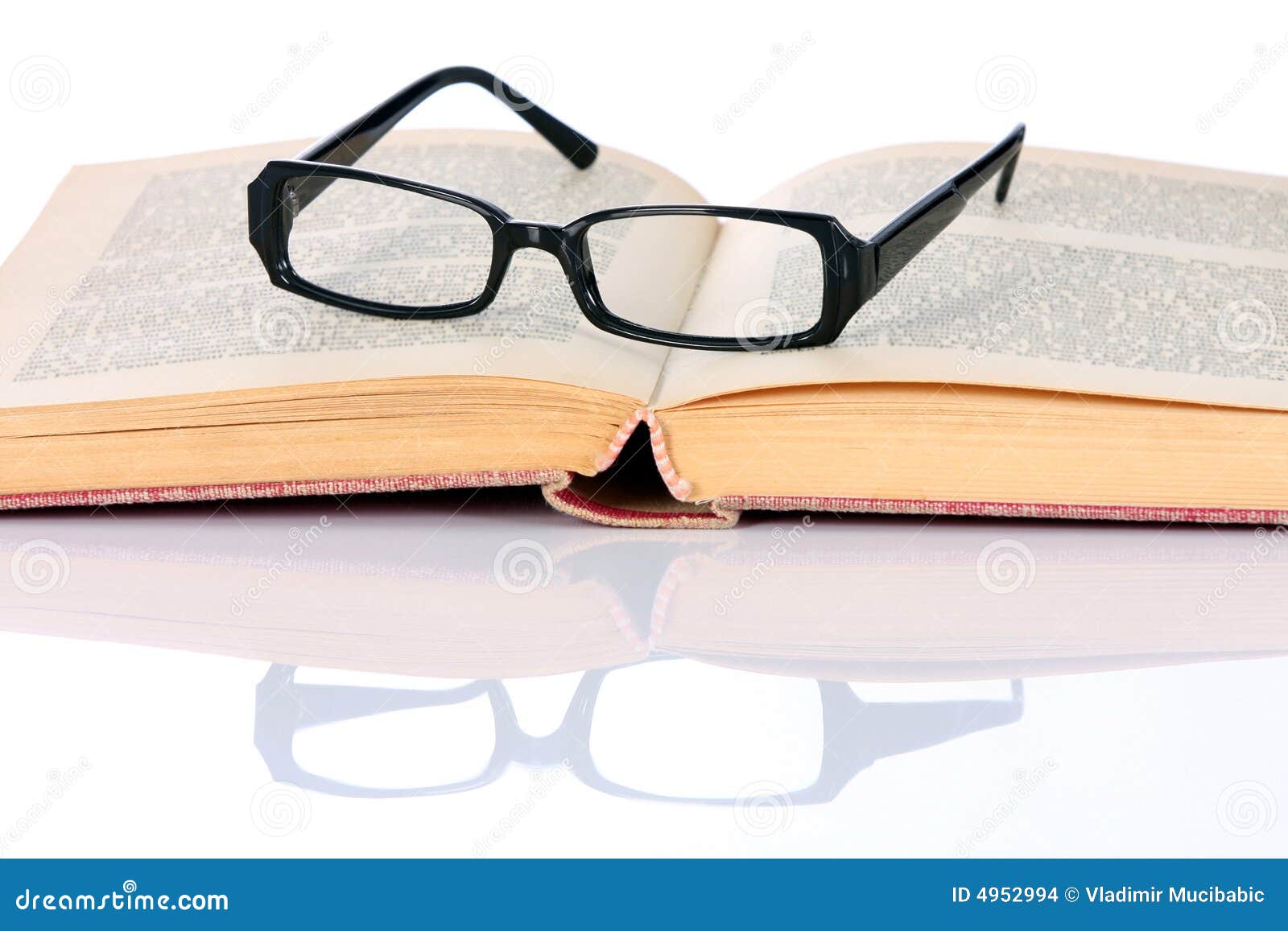 Libro y lentes foto de archivo. Imagen de idea, libro - 4952994