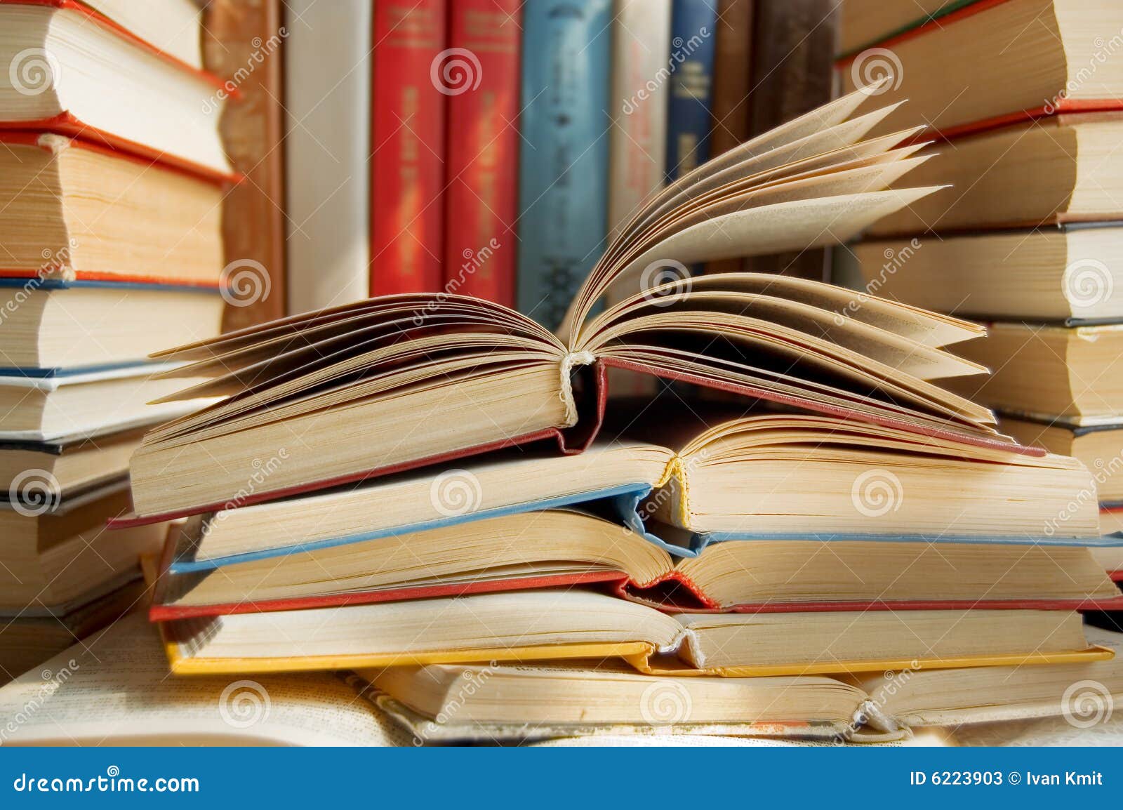 Libros imagen de archivo. Imagen de ideas, textbook, media - 6223903