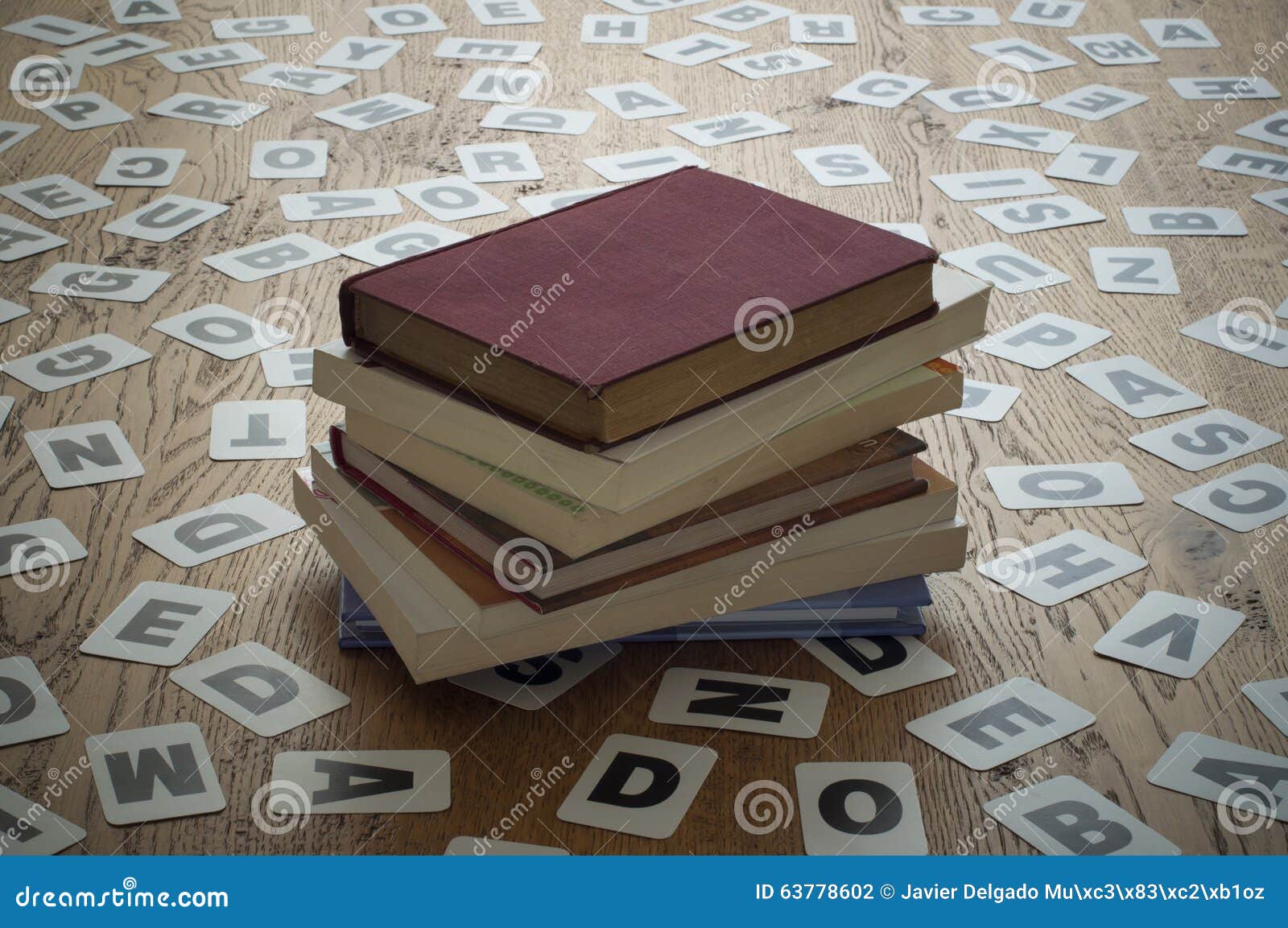 Libros Cerrados Stock Images - 299 Photos
