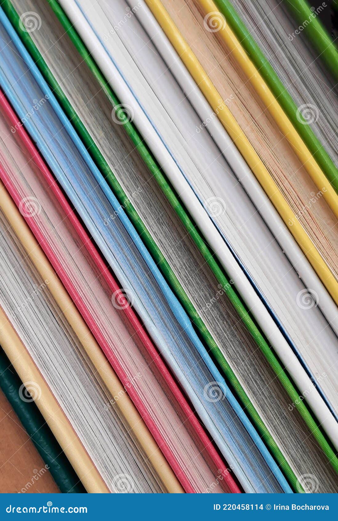 Libros de colores. foto de archivo. Imagen de libros - 220458114