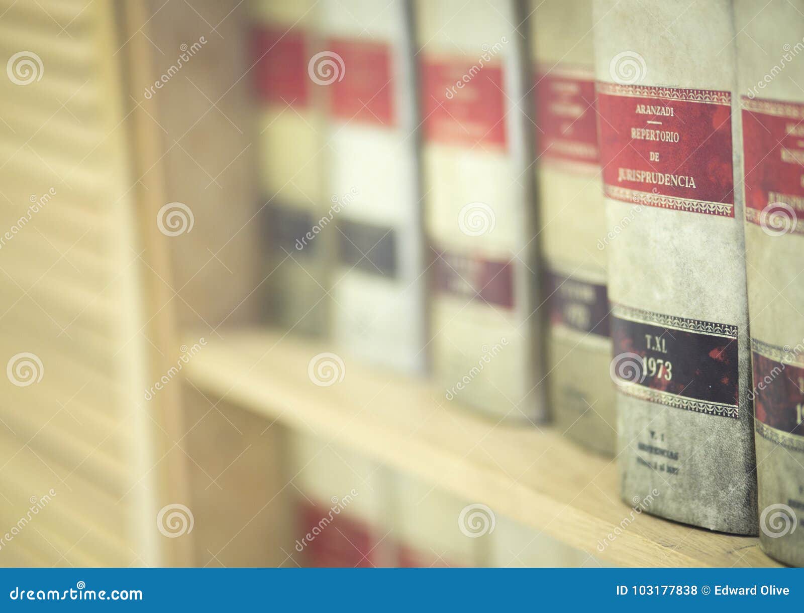 Libros Legales Del Bufete De Abogados Foto de archivo - Imagen de orden ...