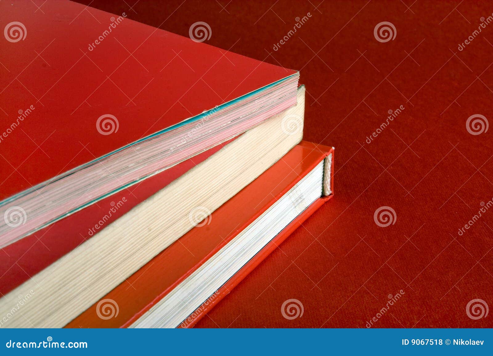 Libros rojos foto de archivo. Imagen de cubierta, literario - 9067518