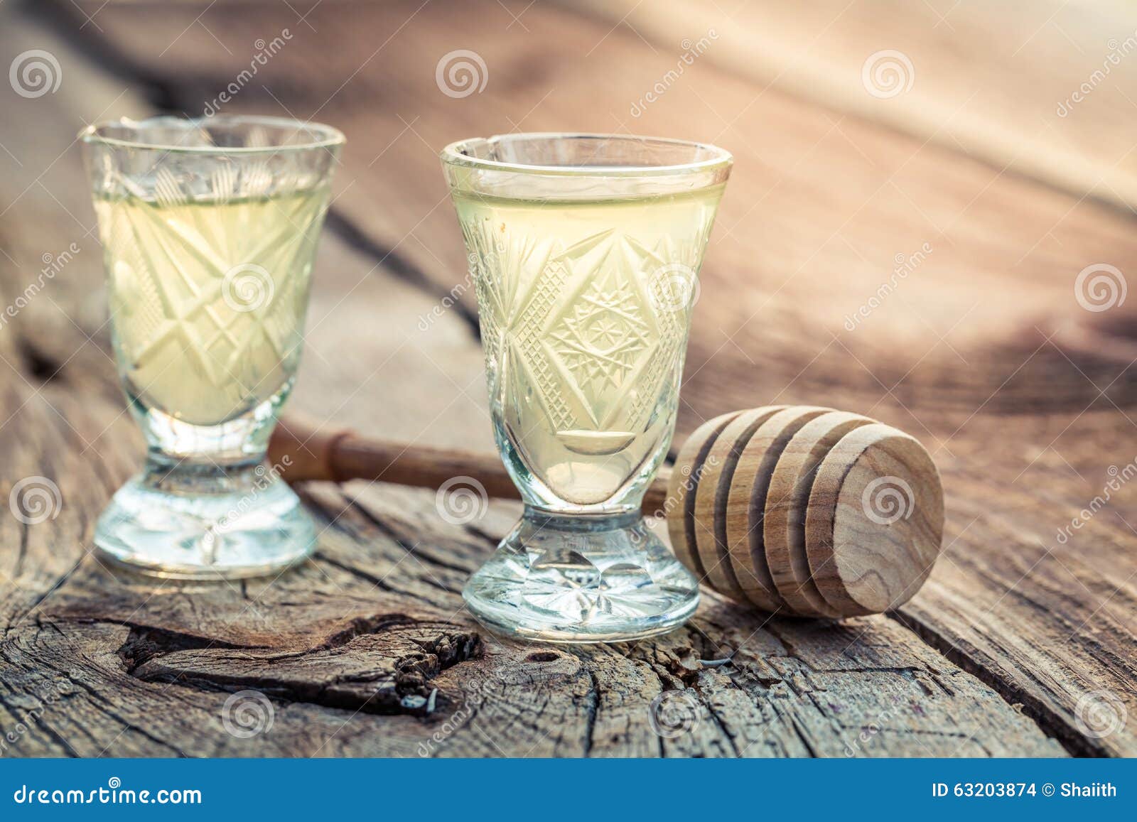 Licor Dulce Con La Miel Y El Alcohol Foto de archivo - Imagen de ...