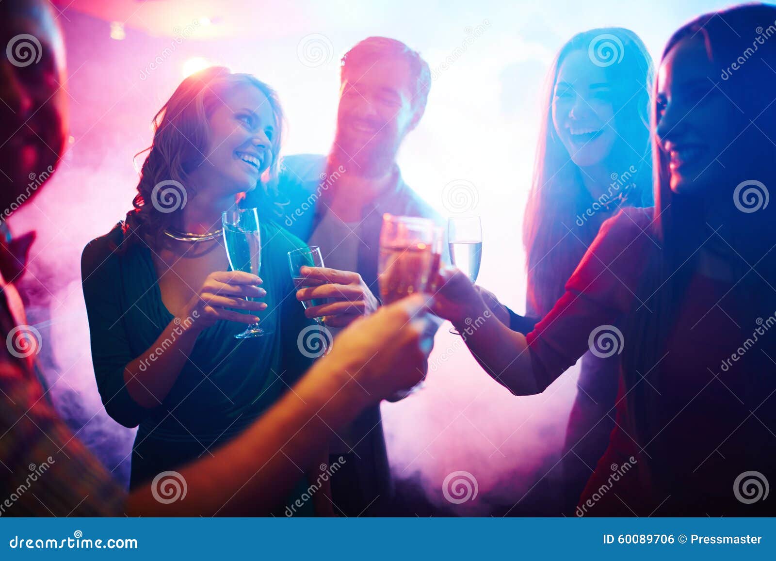 Licores foto de archivo. Imagen de gente, joven, junto - 60089706