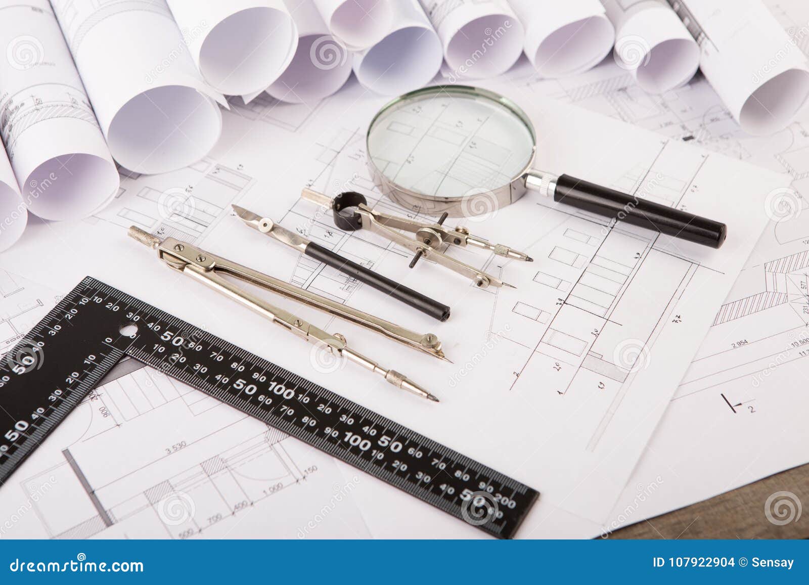 Lieu De Travail D'architecte - Dessins Et Outils De Construction Photo ...