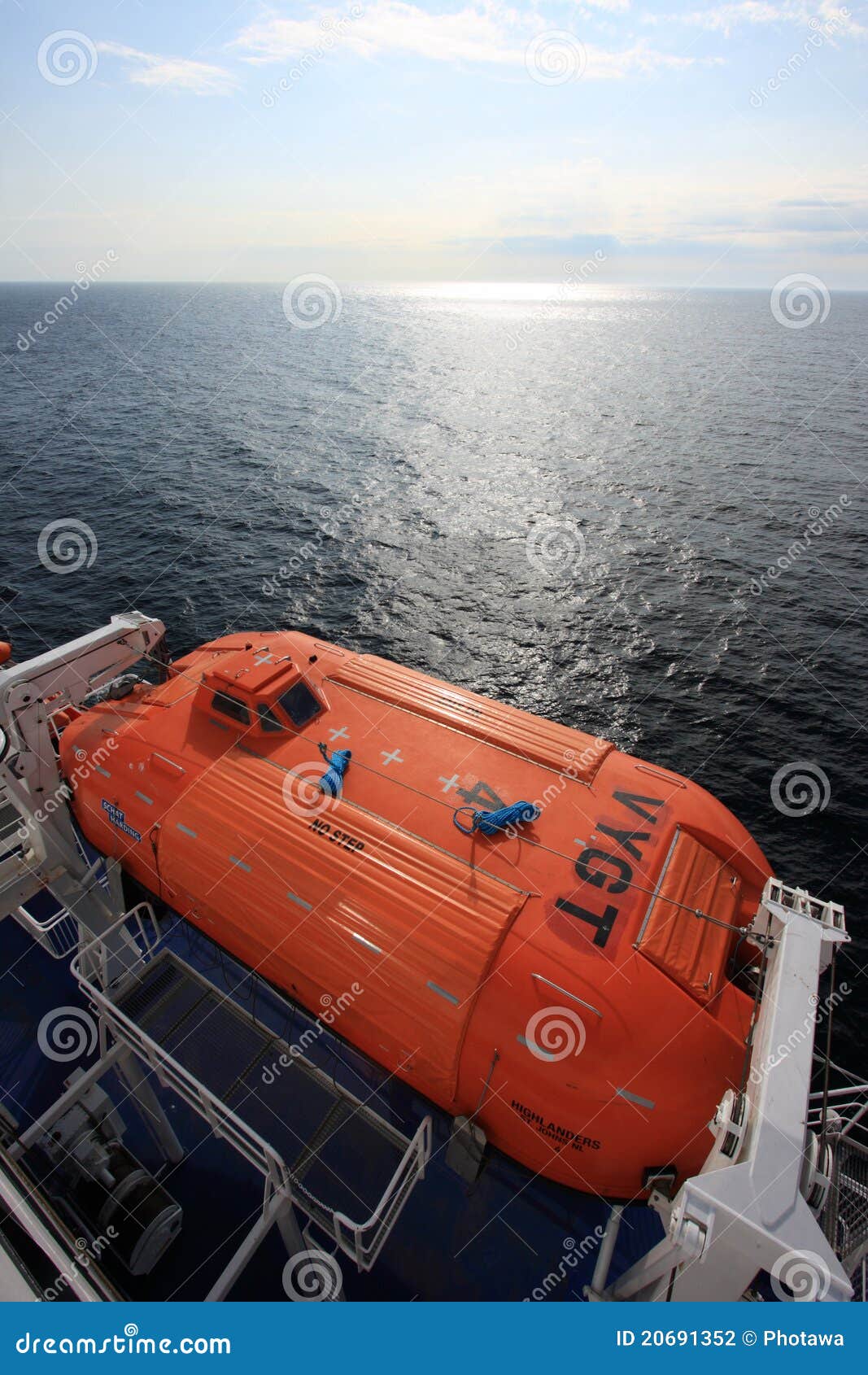 Lifeboat on Highlanders Ferry Editorial Photography - Image of vessel ...