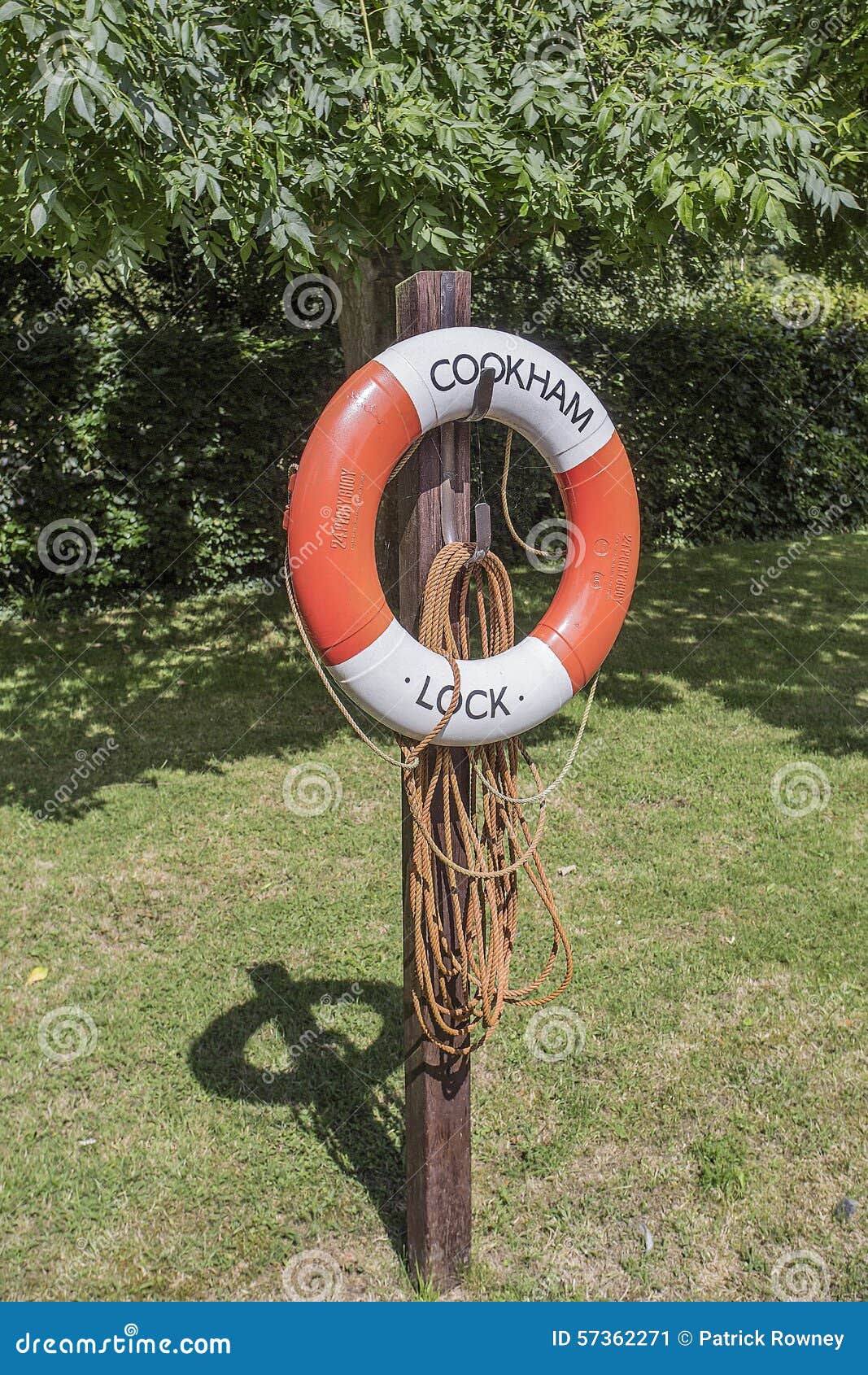 Lifebuoy at Cookham Lock stock image. Image of lock, next - 57362271