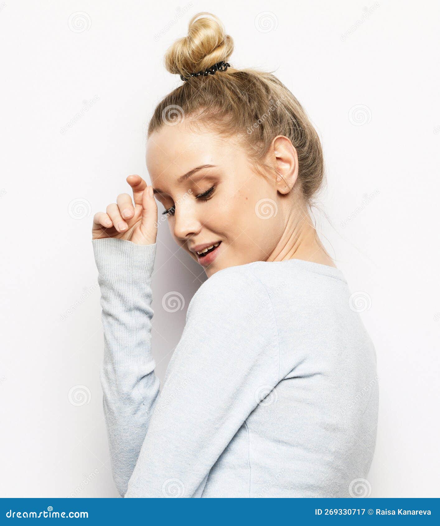 Lifestyle Emotion And Young People Concept Smiling Young Woman With