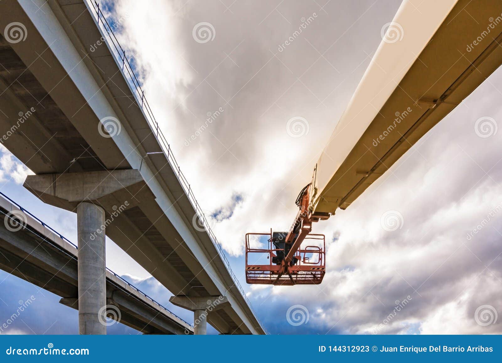 Lifting Platform in the Construction and Repair of a Highway Bridge ...