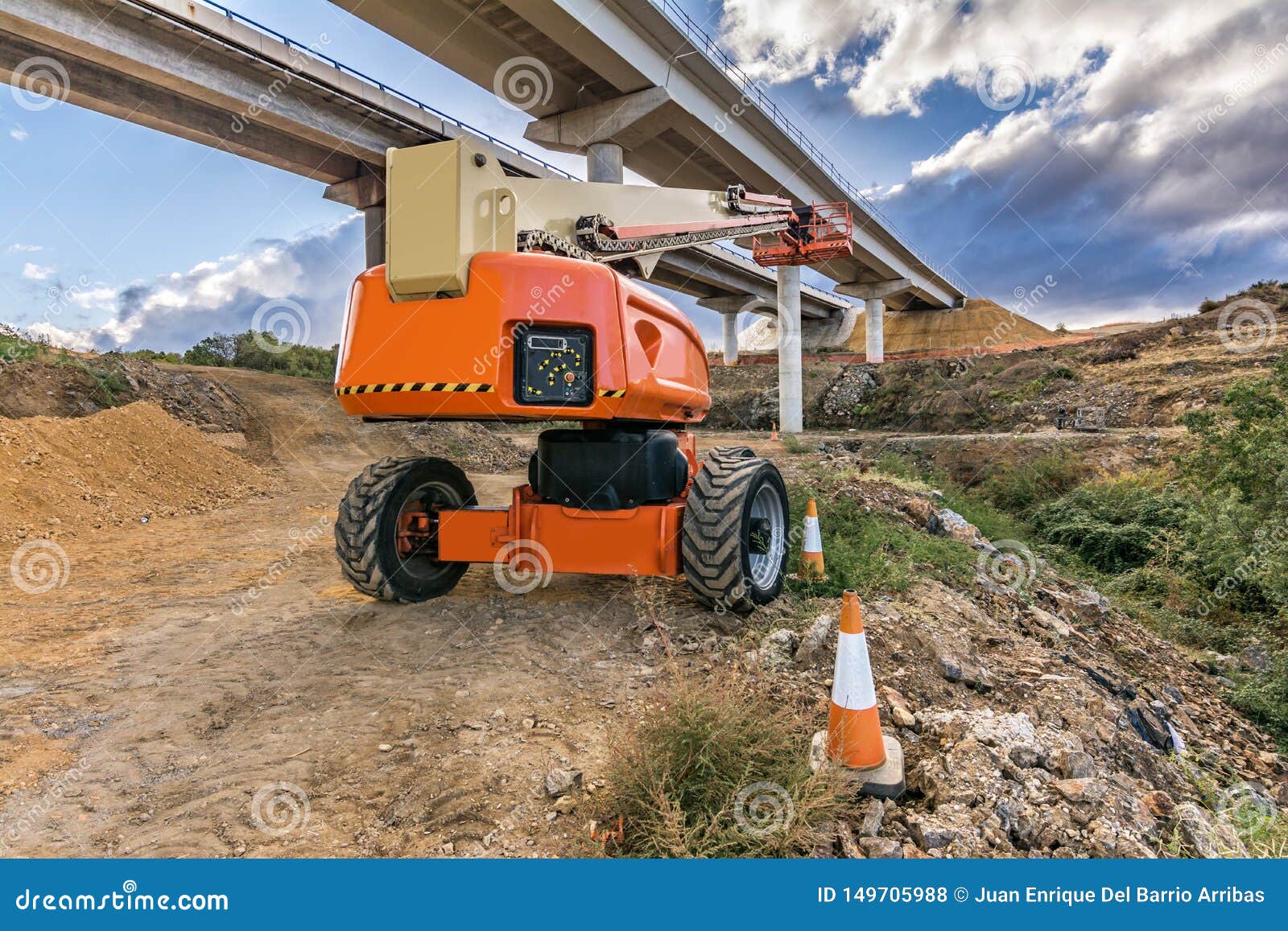 Lifting Platform in the Construction and Repair of a Highway Bridge ...