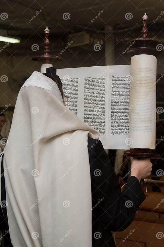 Lifting of the Torah Scroll Stock Image - Image of torah, tallit: 34932107