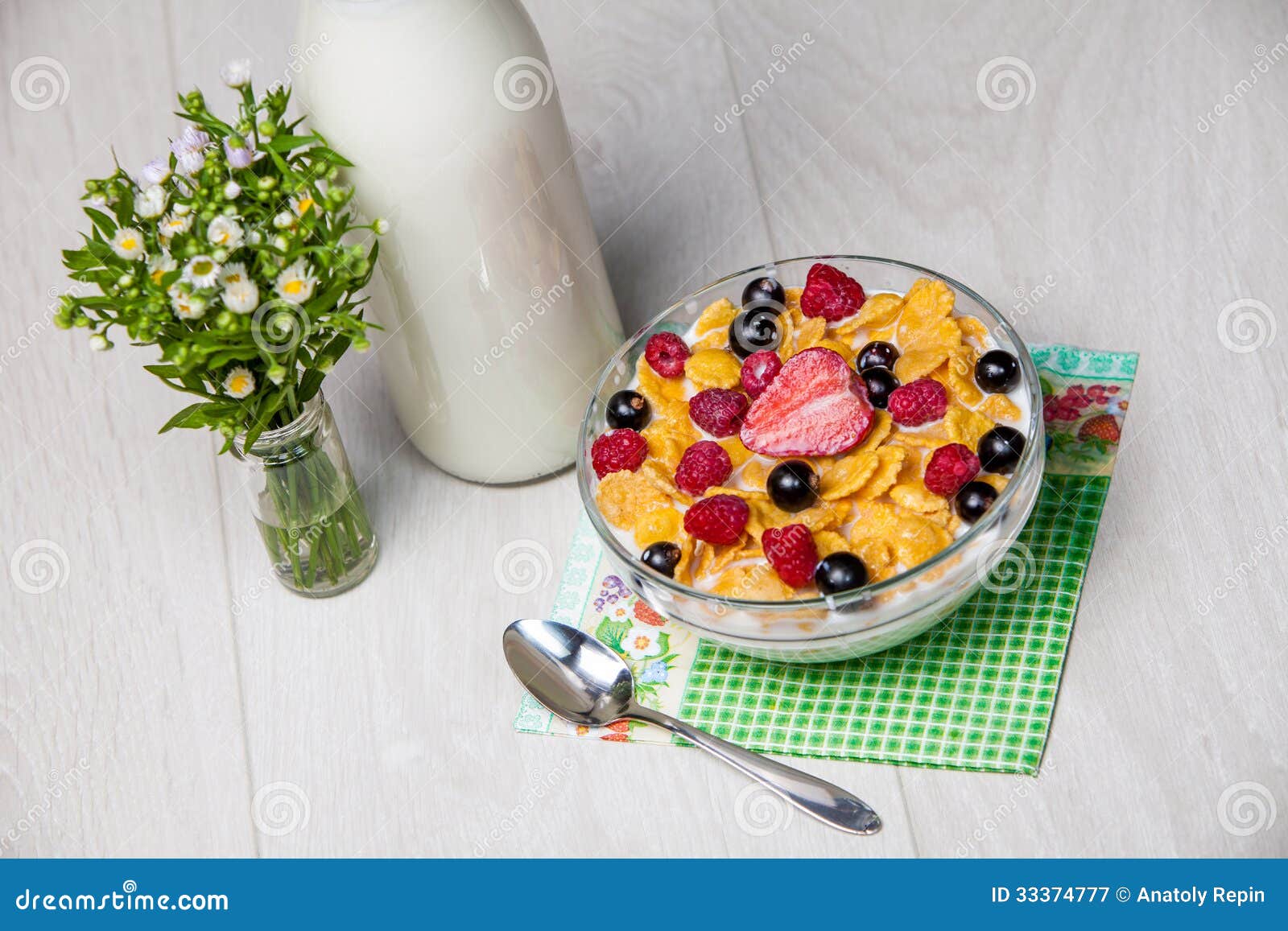 Light breakfast stock image. Image of depth, currants - 33374777