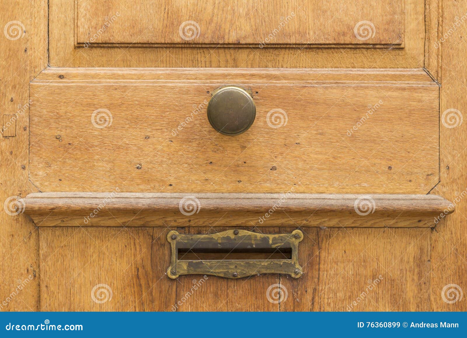 Light_brown_door_mailbox_slit-2 Imagen de archivo - Imagen de tallado ...