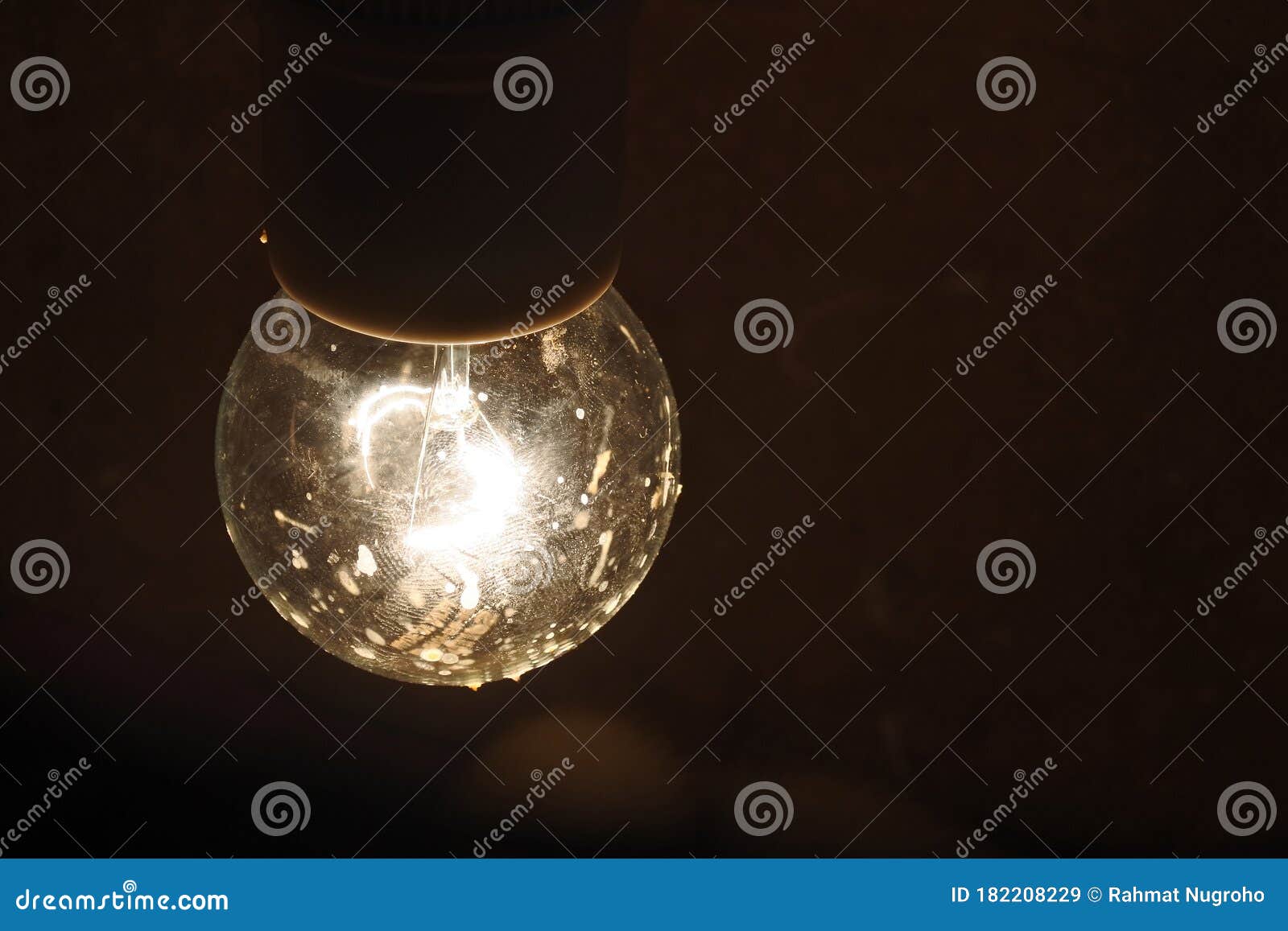 Light bulb that lights up stock image. Image of lights - 182208229