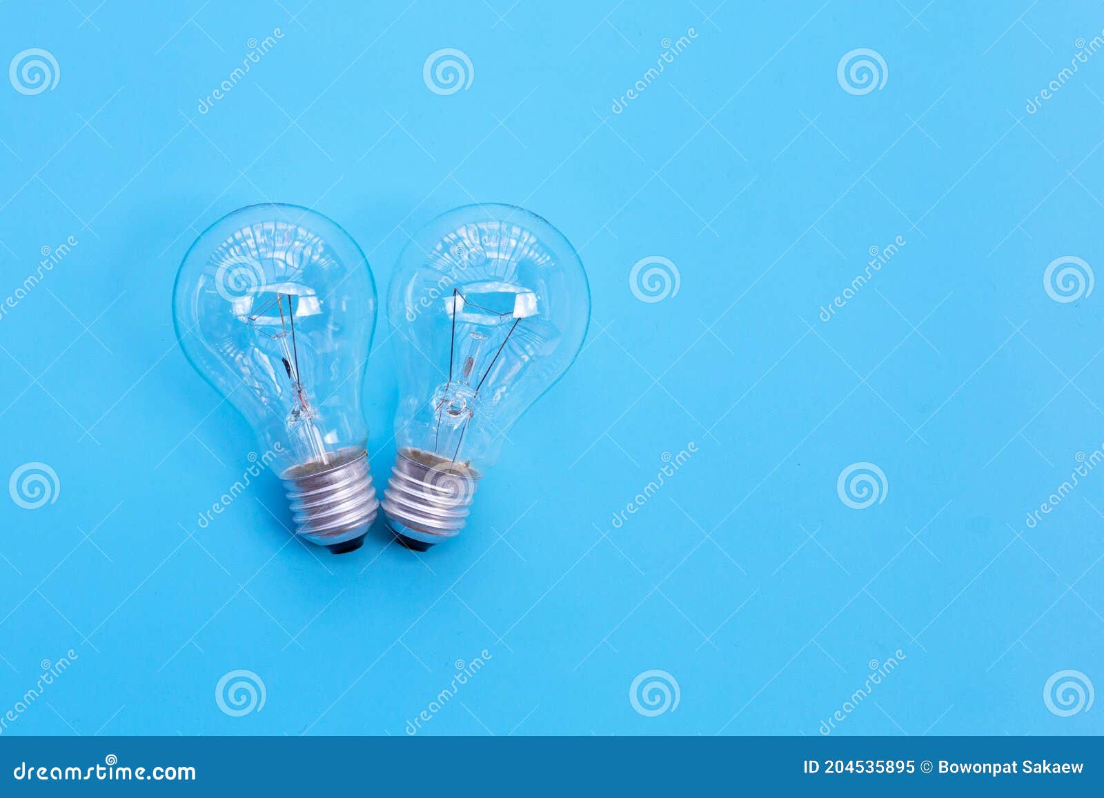 Light Bulbs on Blue Background. Ideas and Creative Thinking Concept ...