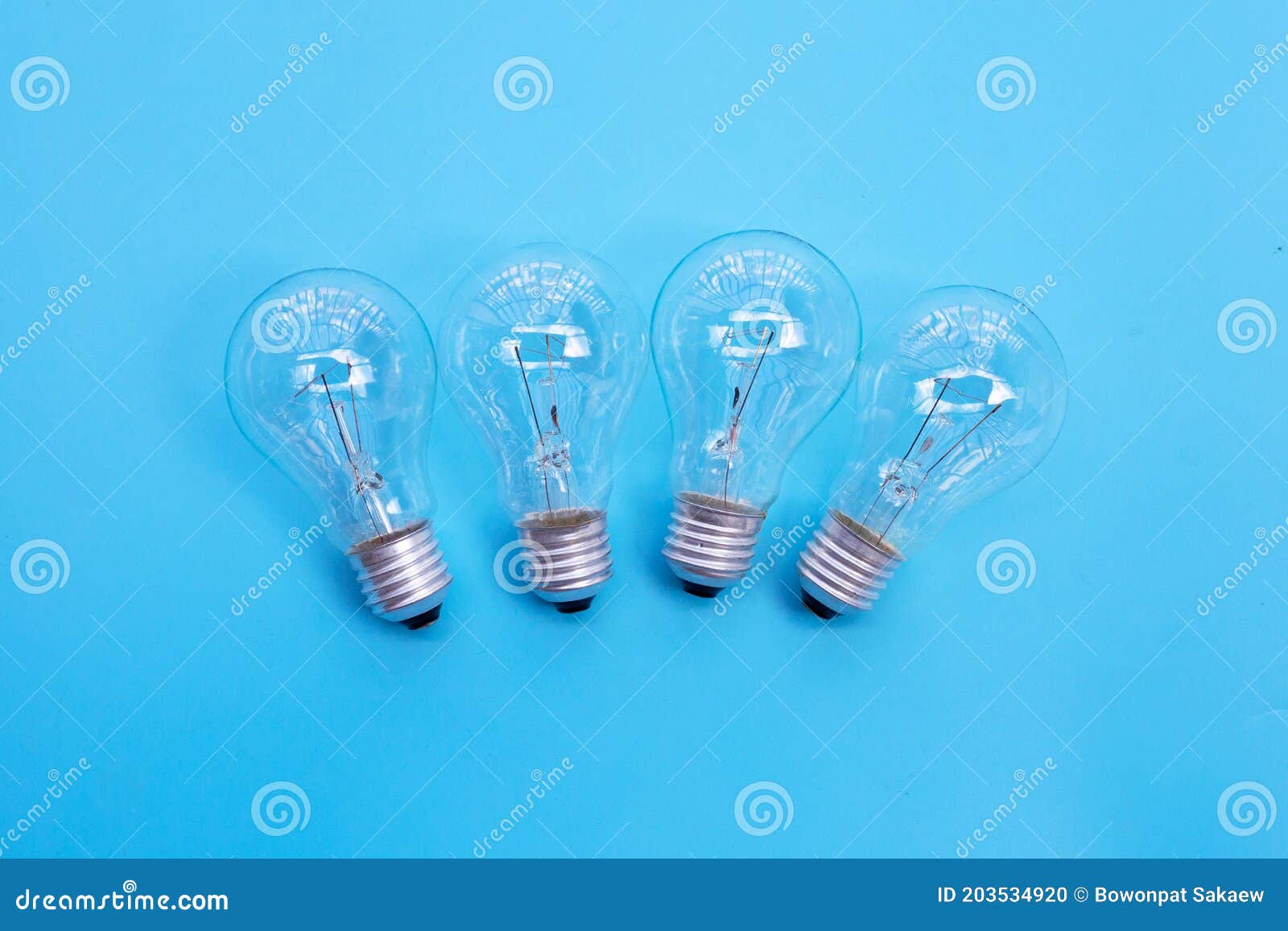 Light Bulbs on Blue Background. Ideas and Creative Thinking Concept ...