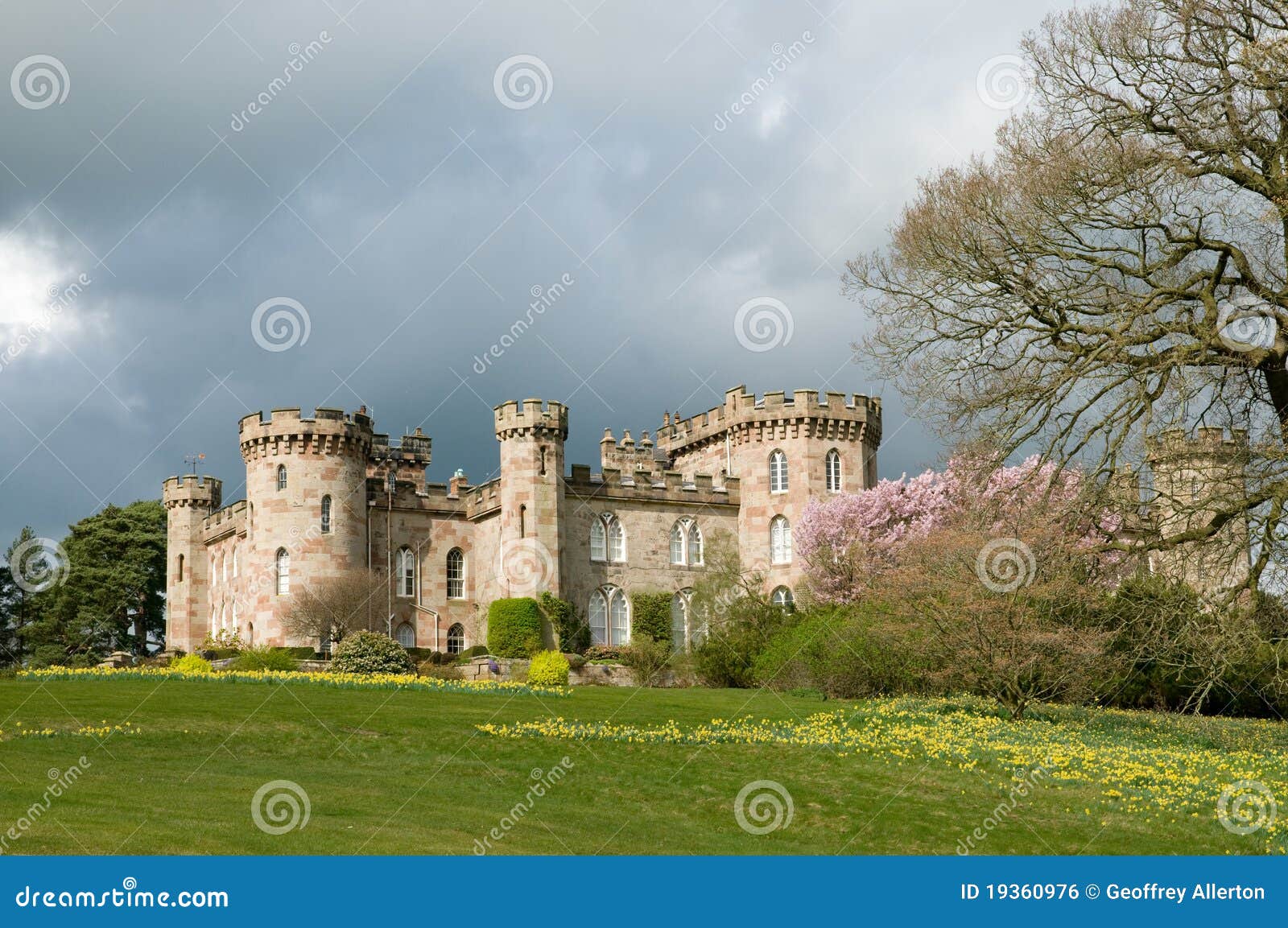 Light on the castle stock photo. Image of clouds, garden - 19360976