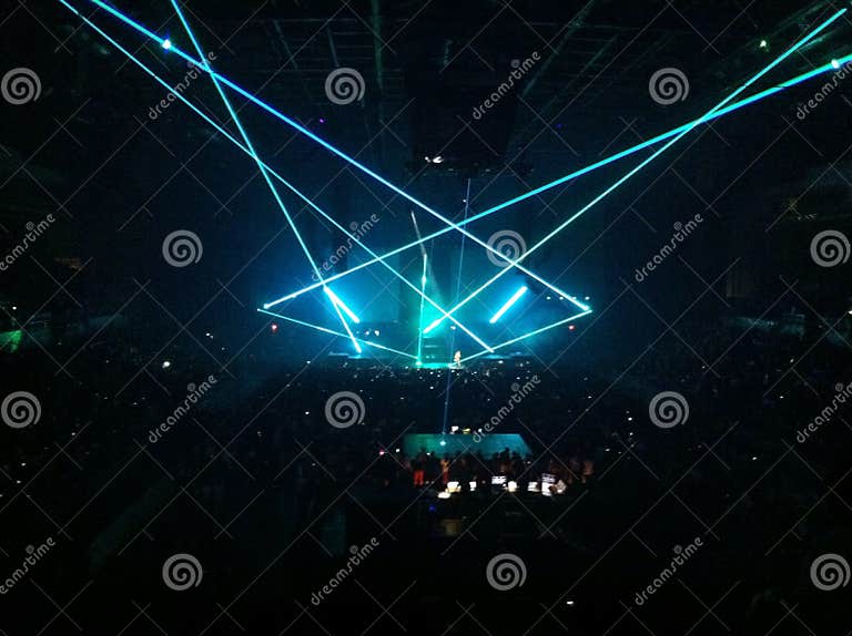 Light effects at a gig editorial image. Image of triangles - 45066485