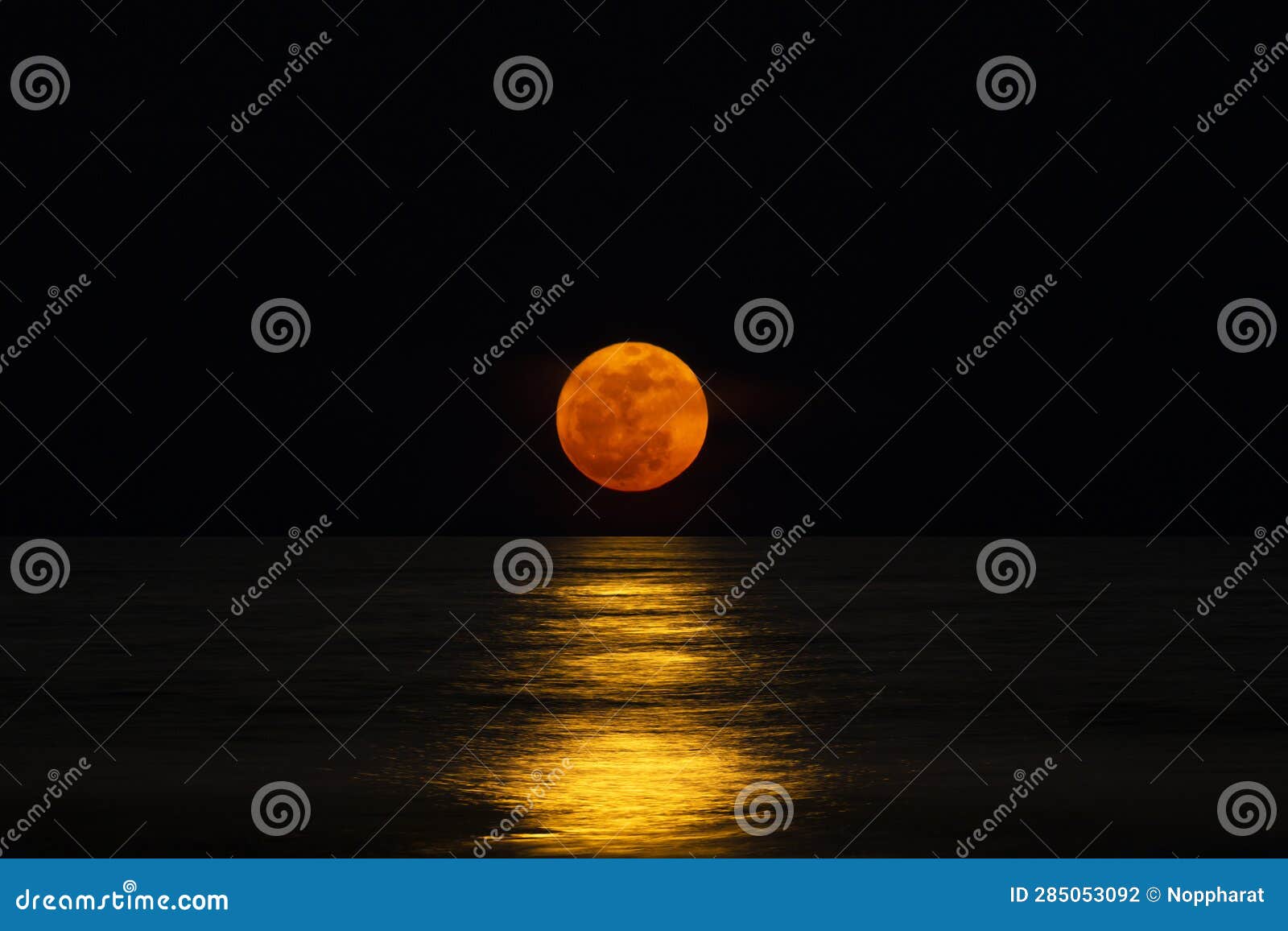 Light of Full Moon on the Water Reflection Stock Photo - Image of night ...