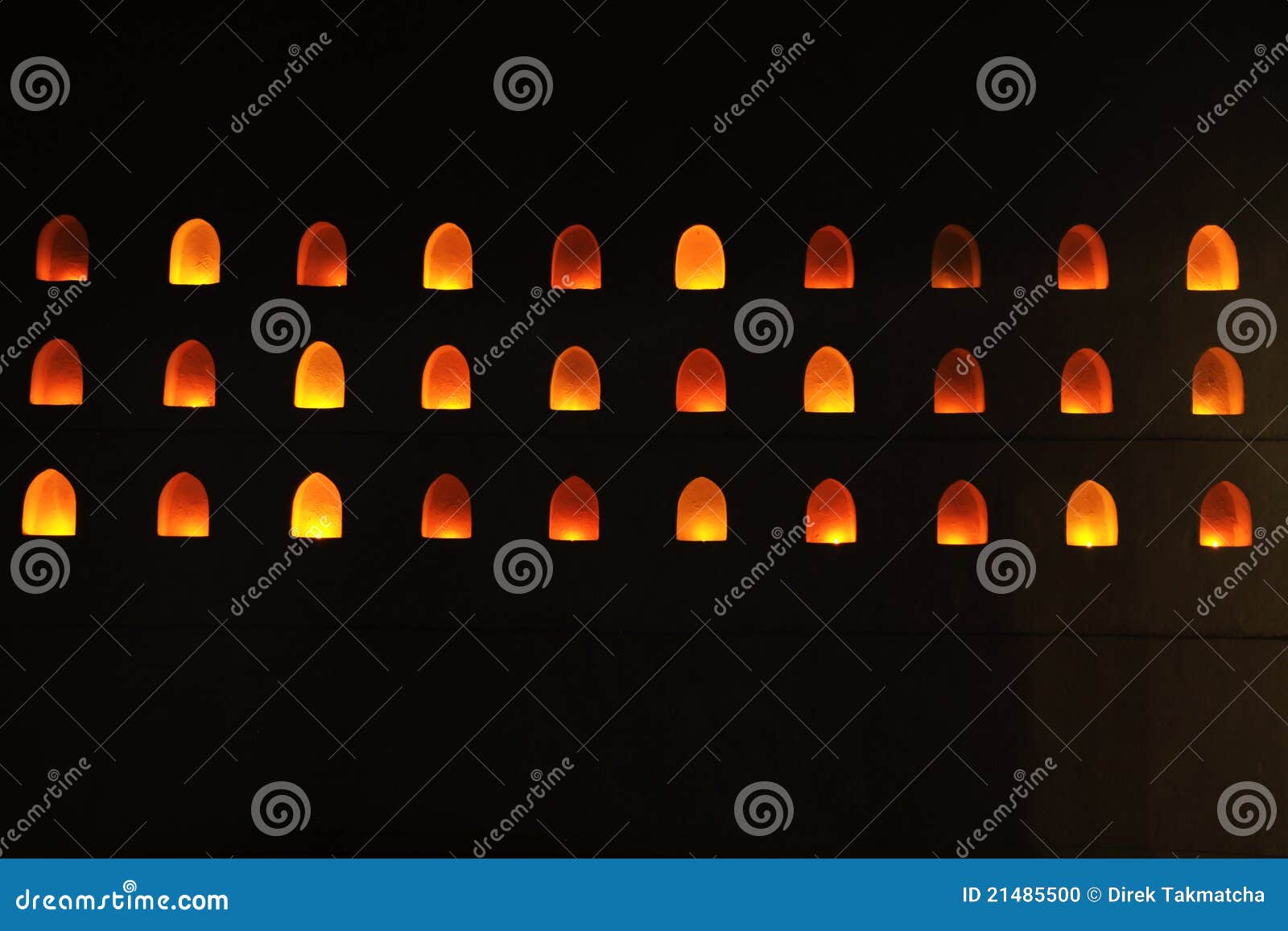 Light in the Hole on the Wall Stock Photo - Image of cave, night: 21485500