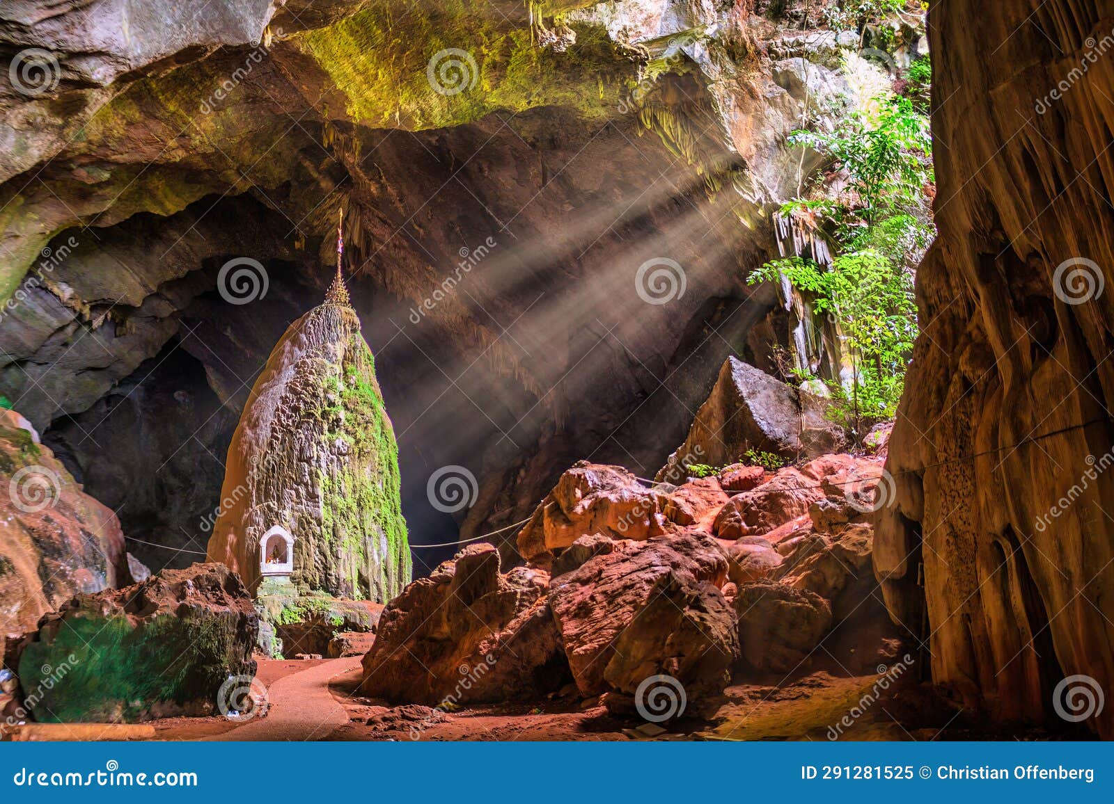 Light Rays Inside of the Sadan Cave Near Hpa-an in Myanmar Stock Image ...