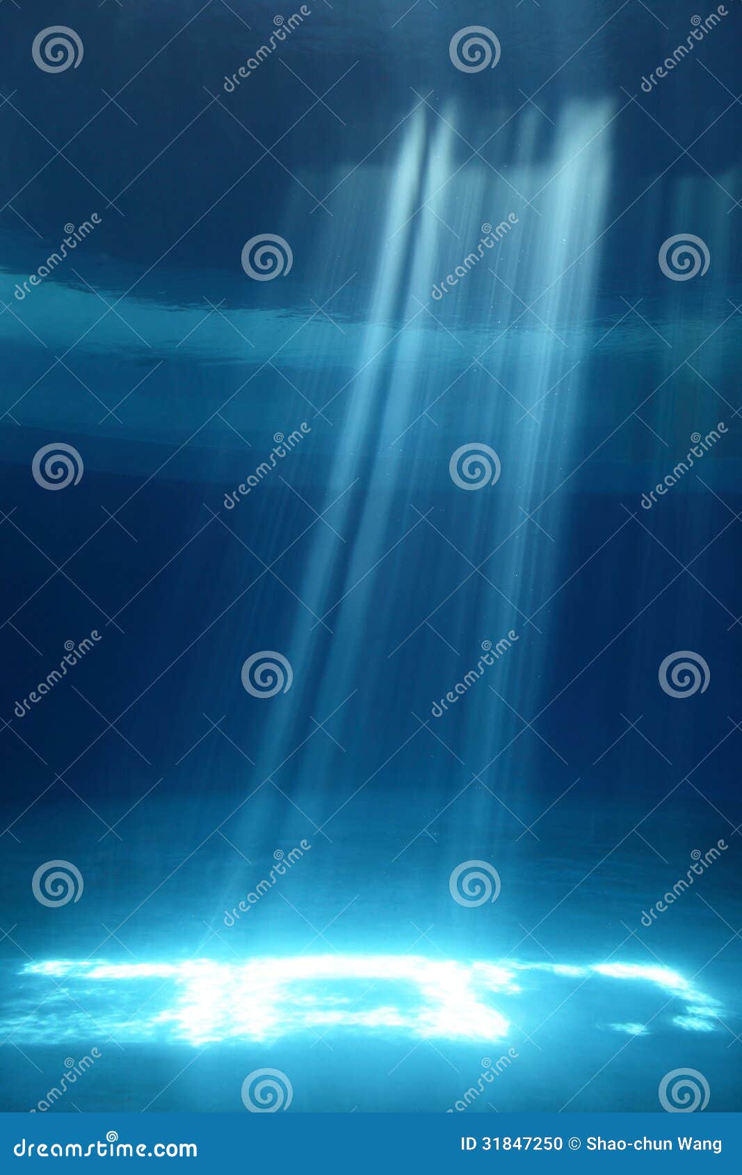 Light Rays Shining through Water Stock Photo - Image of sunbeams ...