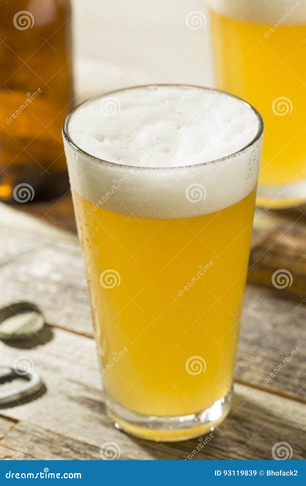 Light Refreshing Summer Craft Beer Stock Image - Image of liquid, lager ...