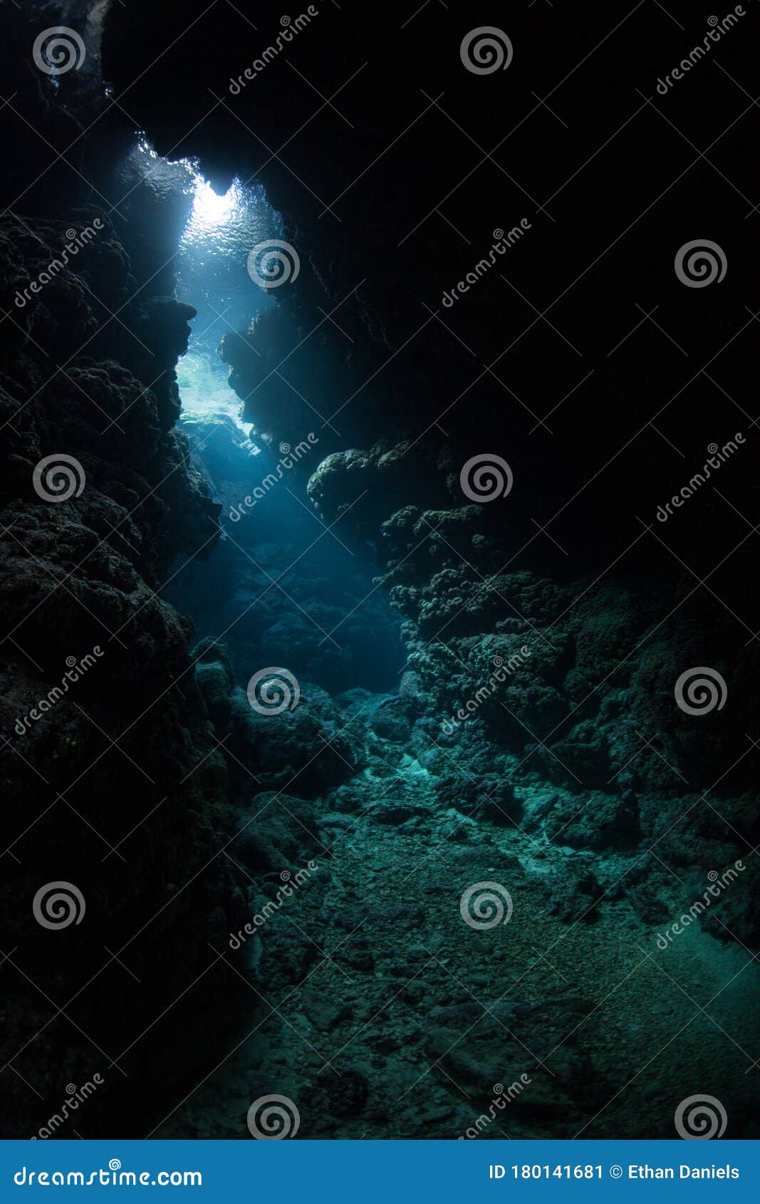 Light Seeps into Dark Underwater Cavern Stock Image - Image of ...