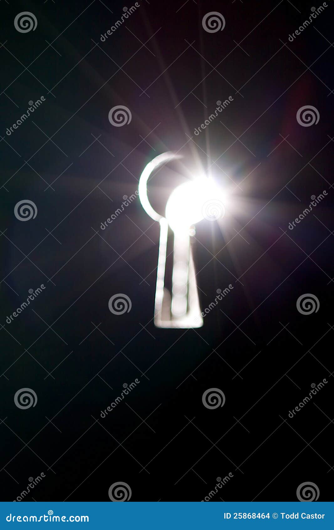 Light Shining through Old Skeleton Keyhole Stock Photo - Image of hope ...