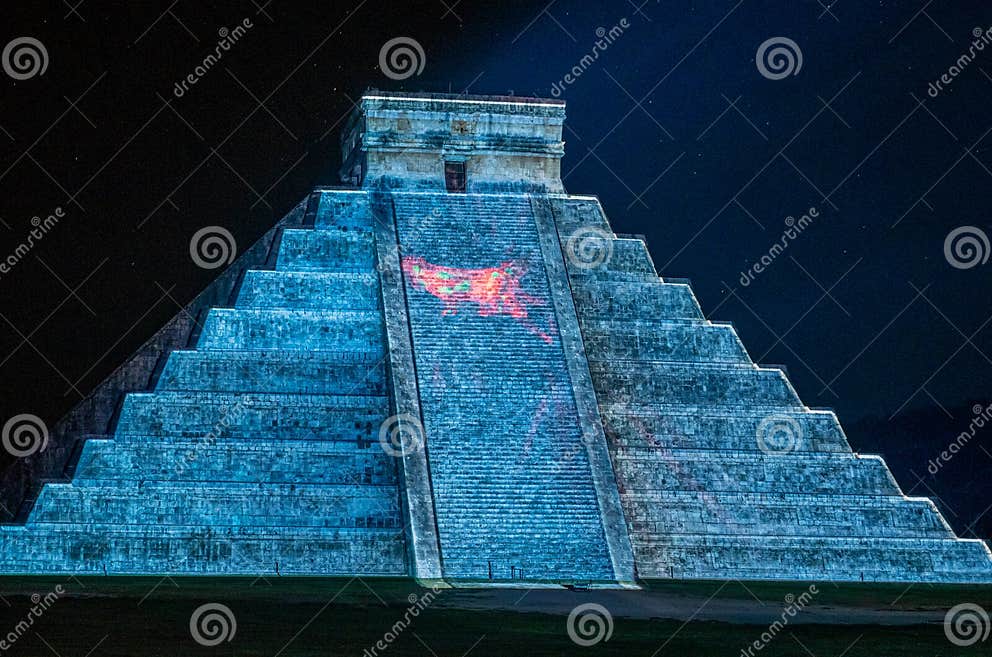 Light Show on Mayan Pyramid in Chichen Itza, Mexico Editorial Stock ...