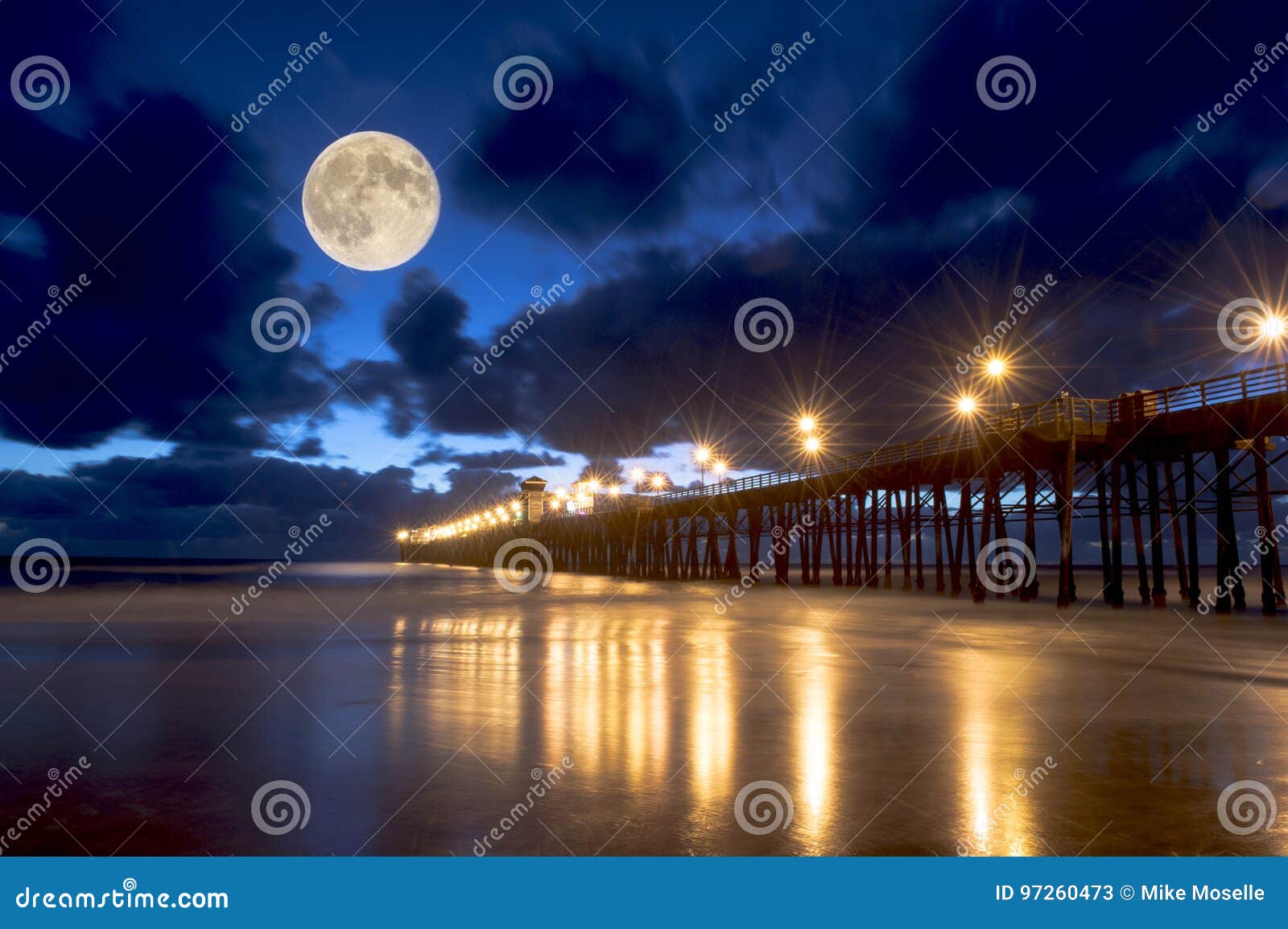 Lighted Ocean Pier Nighttime Stock Image - Image of summer, travel ...