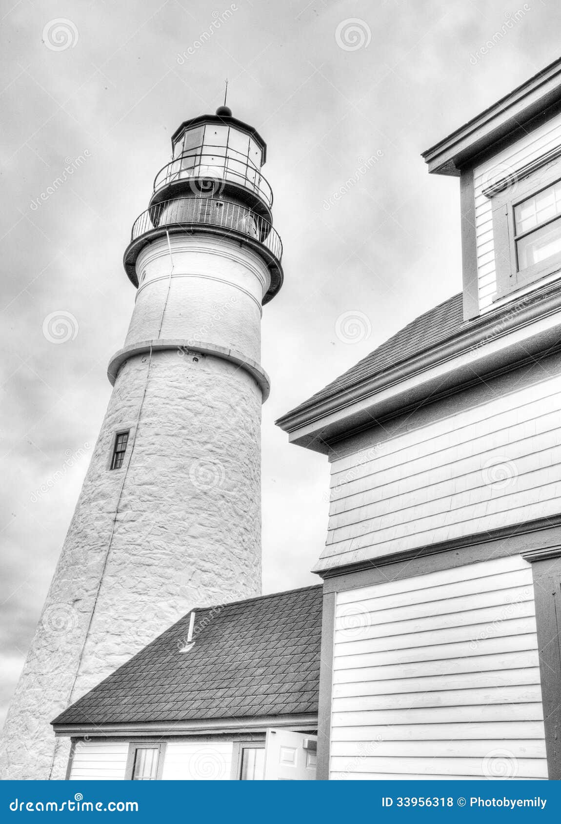 Lighthouse Black & White Stock Photo - Image of black, building: 33956318