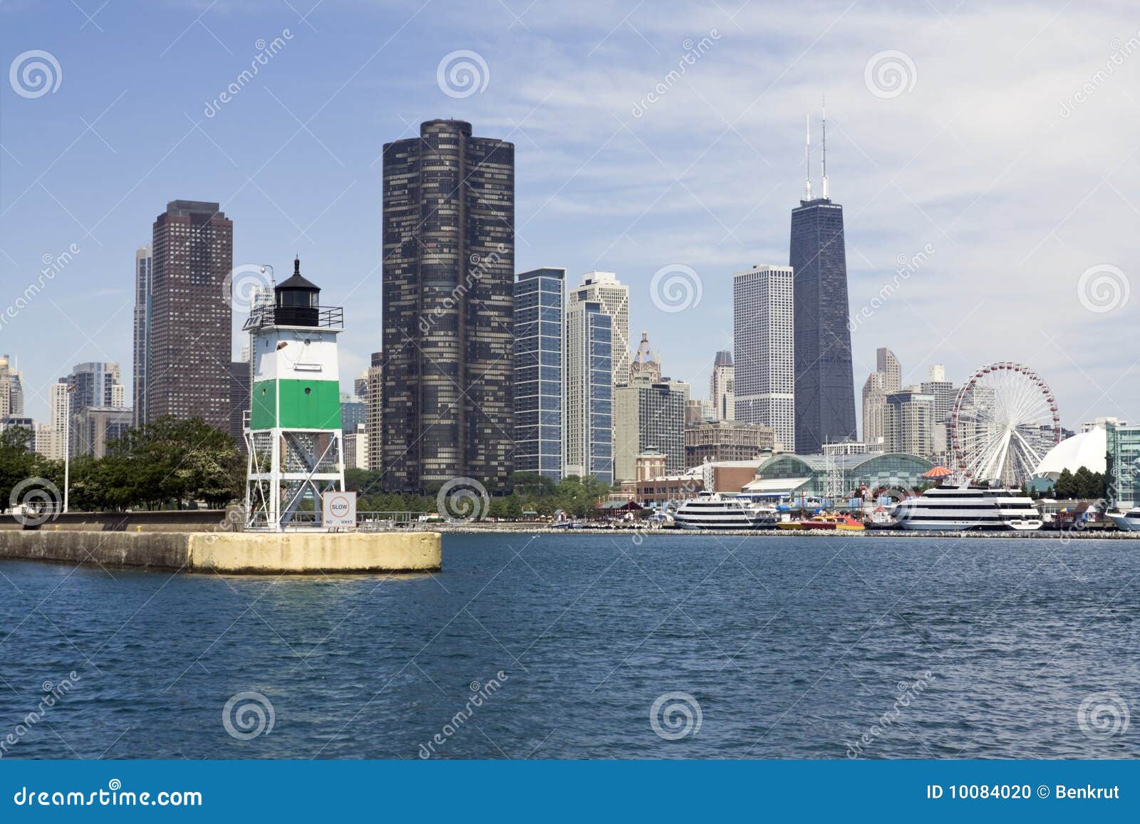 Lighthouse in Chicago stock photo. Image of avenue, panoramic - 10084020