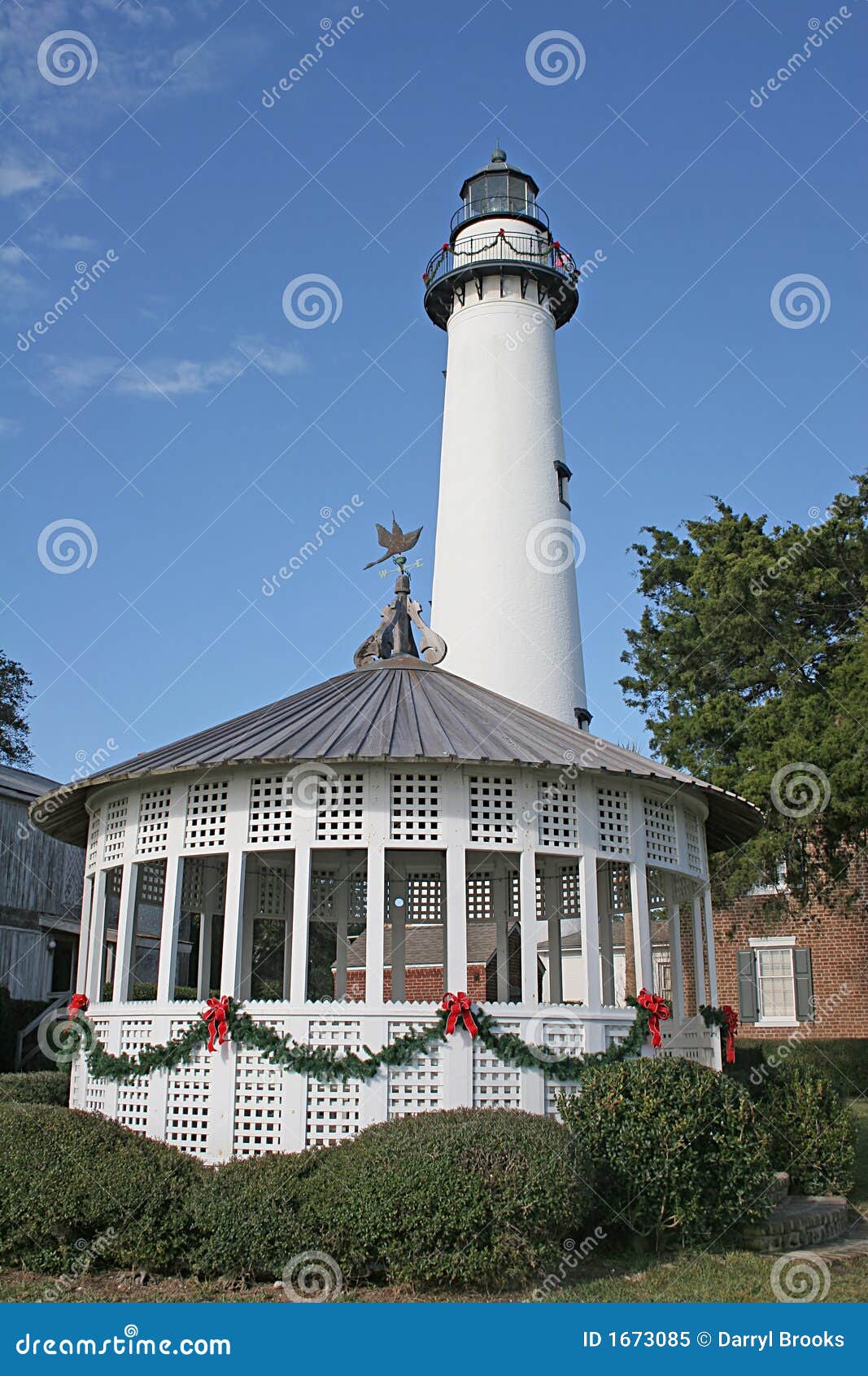 Lighthouse at Christmas stock image. Image of seaside - 1673085