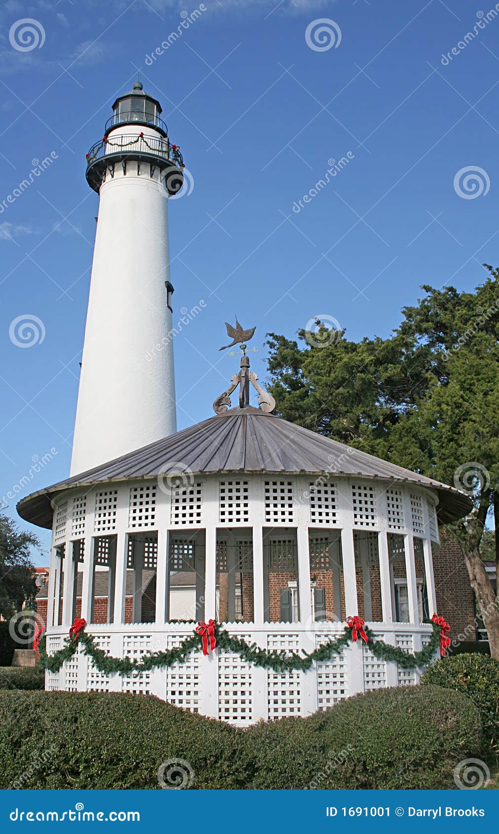 Lighthouse at Christmas 4 stock image. Image of decorated - 1691001