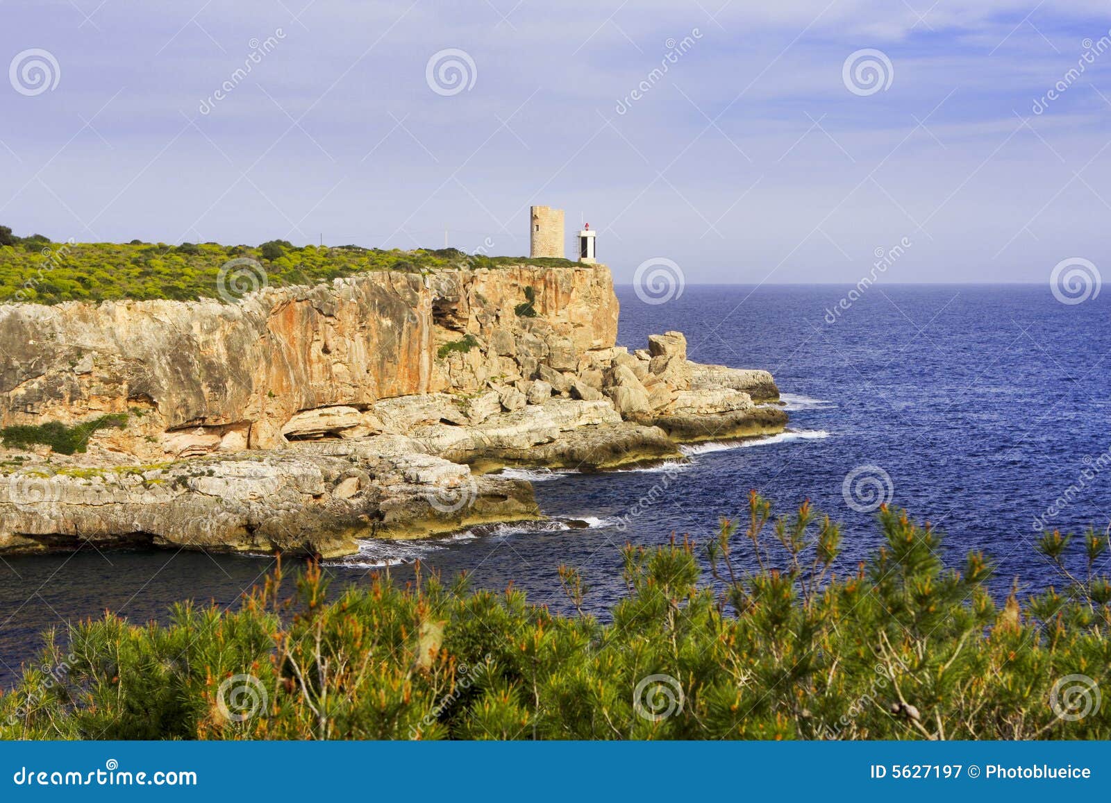 Lighthouse on cliff stock image. Image of green, face - 5627197
