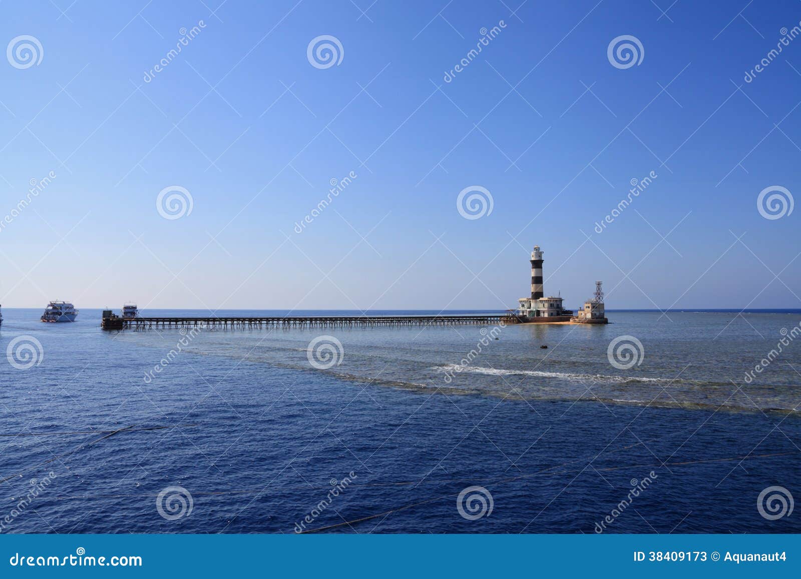 Lighthouse of the Daedalus Reef Stock Image - Image of ocean, jetty ...