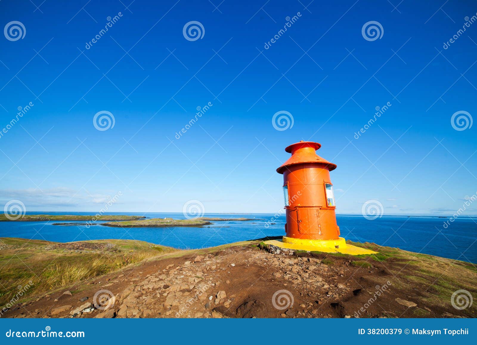 Lighthouse in iceland stock image. Image of hill, architecture - 38200379
