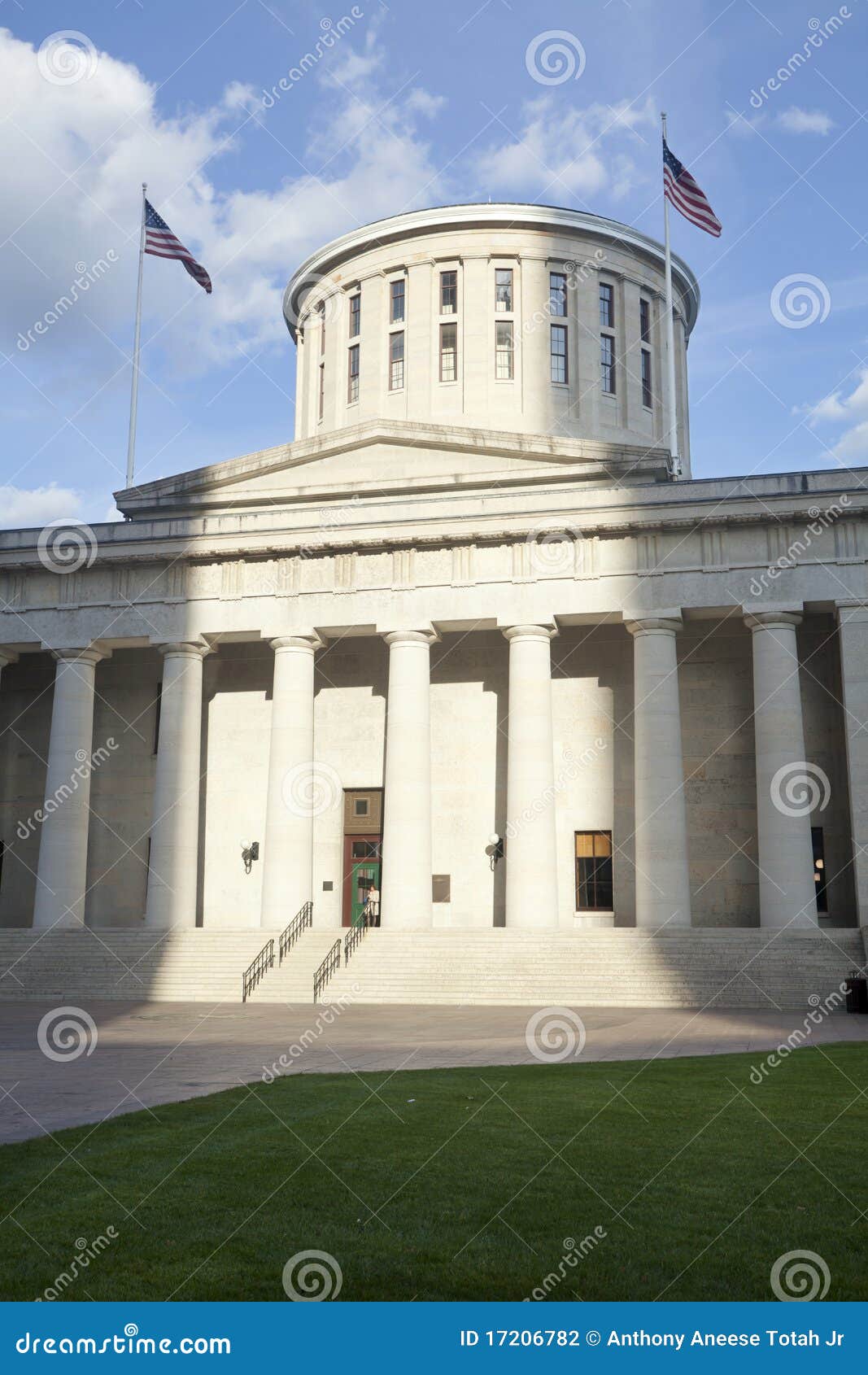 Lighting the Way To the Capitol Stock Photo - Image of ohio, enlighten ...