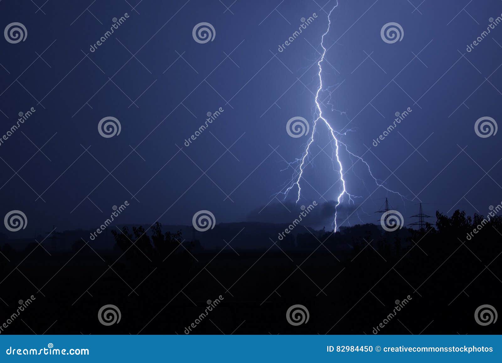 Lightning Jolt During Night Time Picture. Image: 82984450