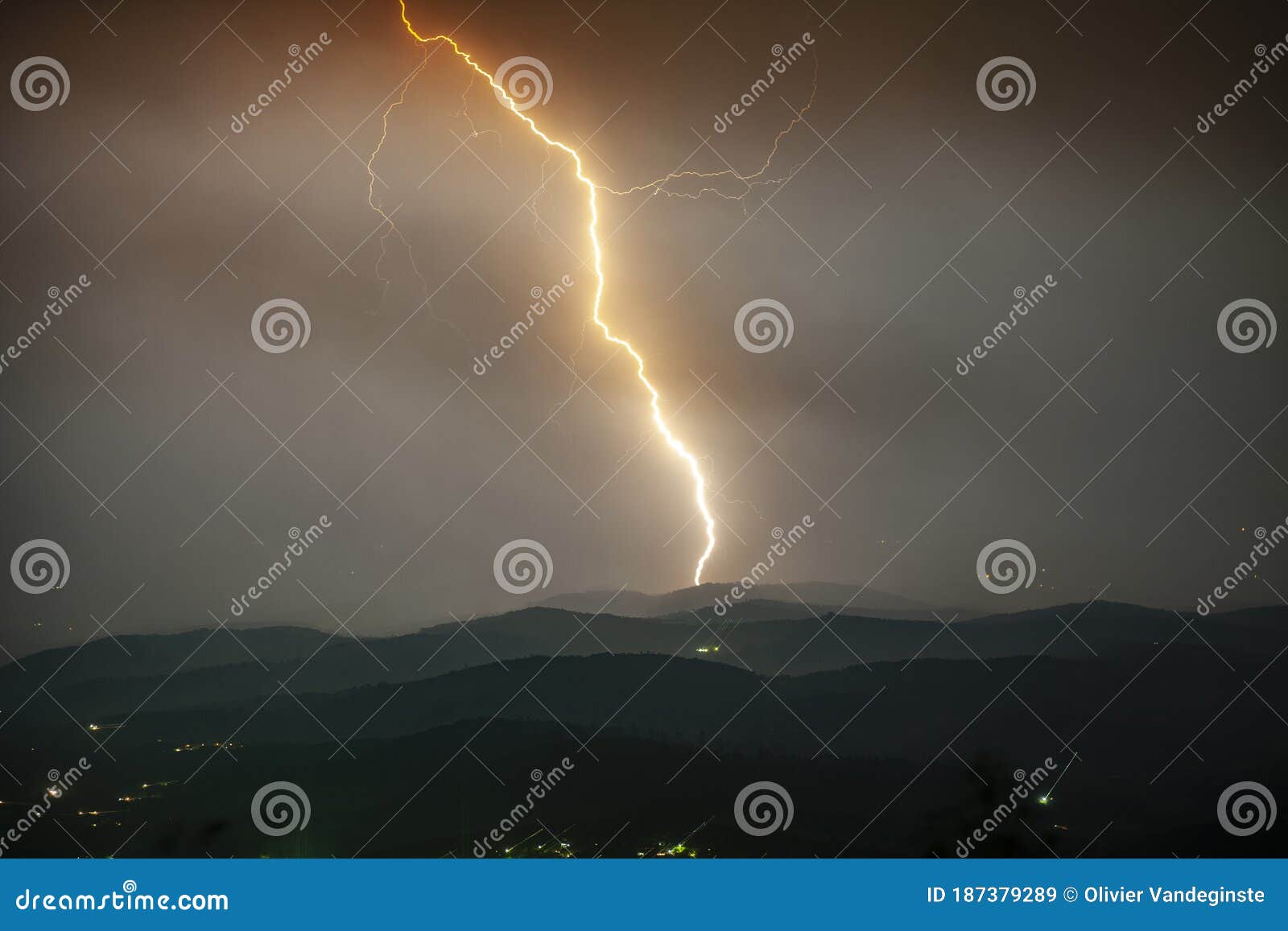 Lightning Is A Naturally Occurring Electrostatic Discharge During Which ...