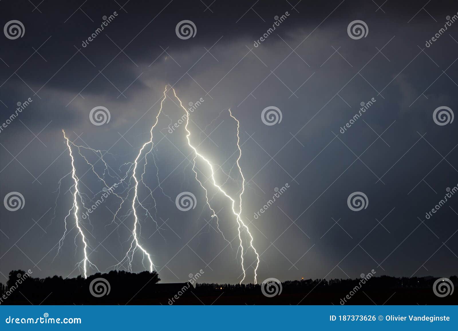 Lightning Is A Naturally Occurring Electrostatic Discharge. Stock ...