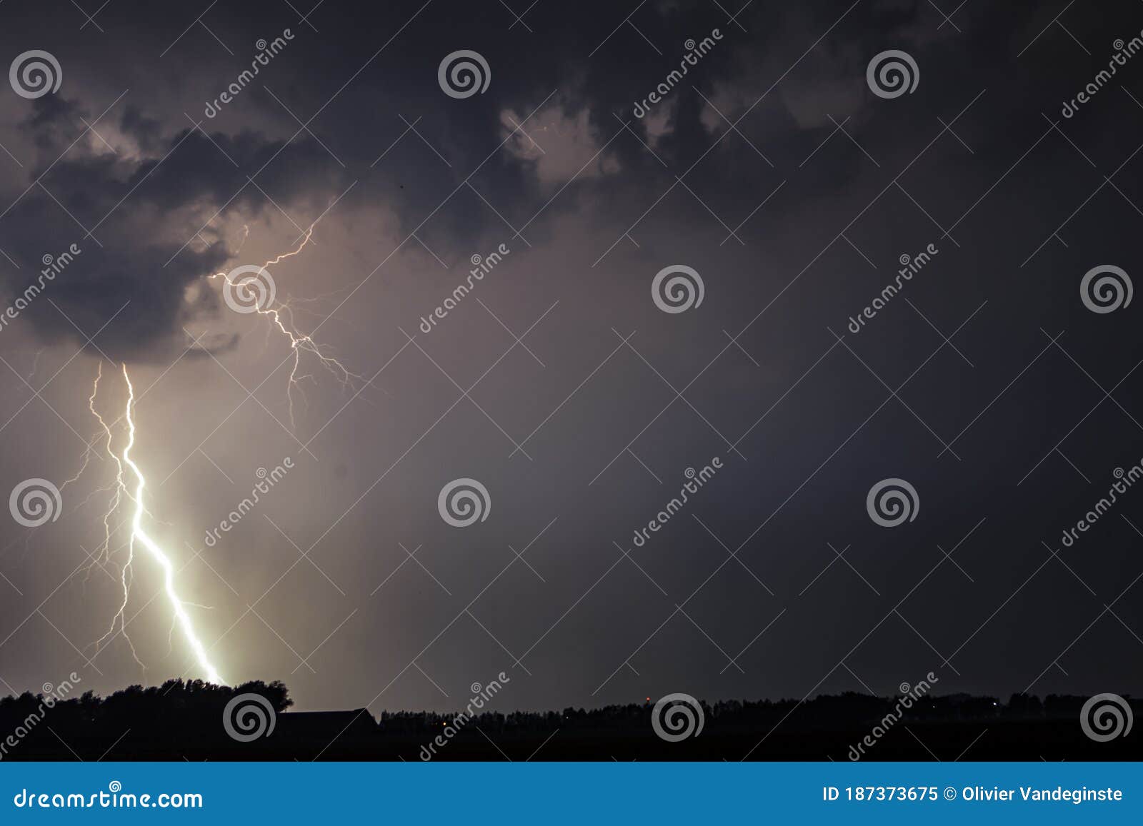 Lightning Is A Naturally Occurring Electrostatic Discharge. Stock ...