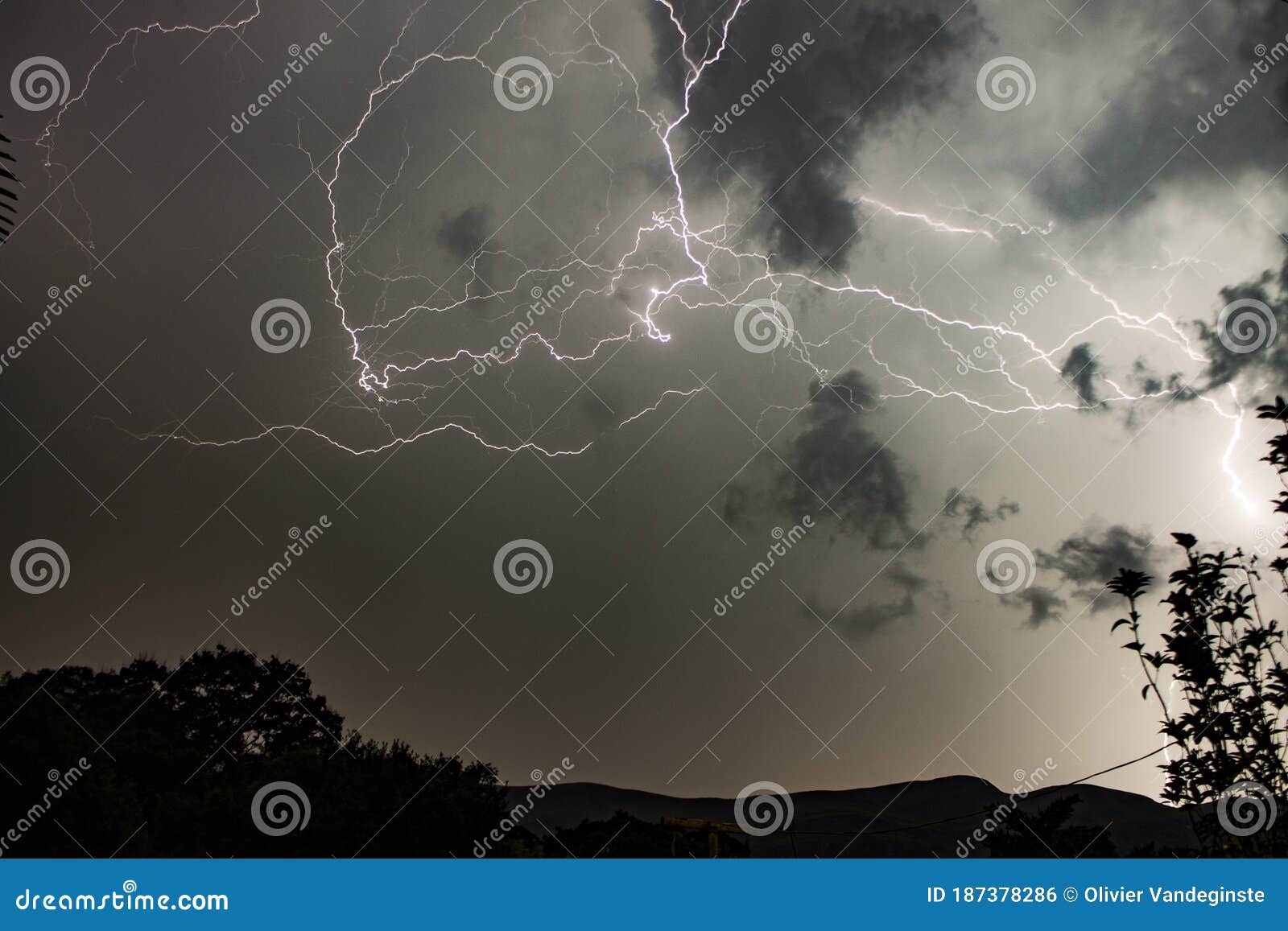 Lightning Is A Naturally Occurring Electrostatic Discharge During Which ...