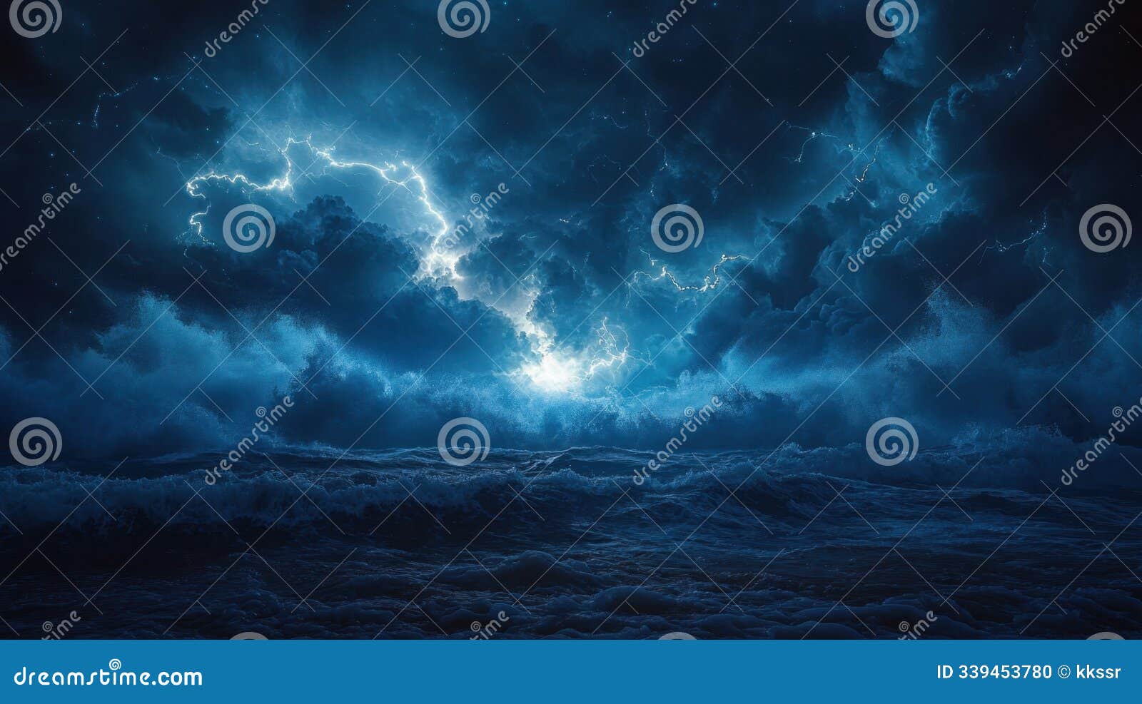 Lightning Storm Ocean, a Powerful Lightning Storm Illuminates the Dark ...