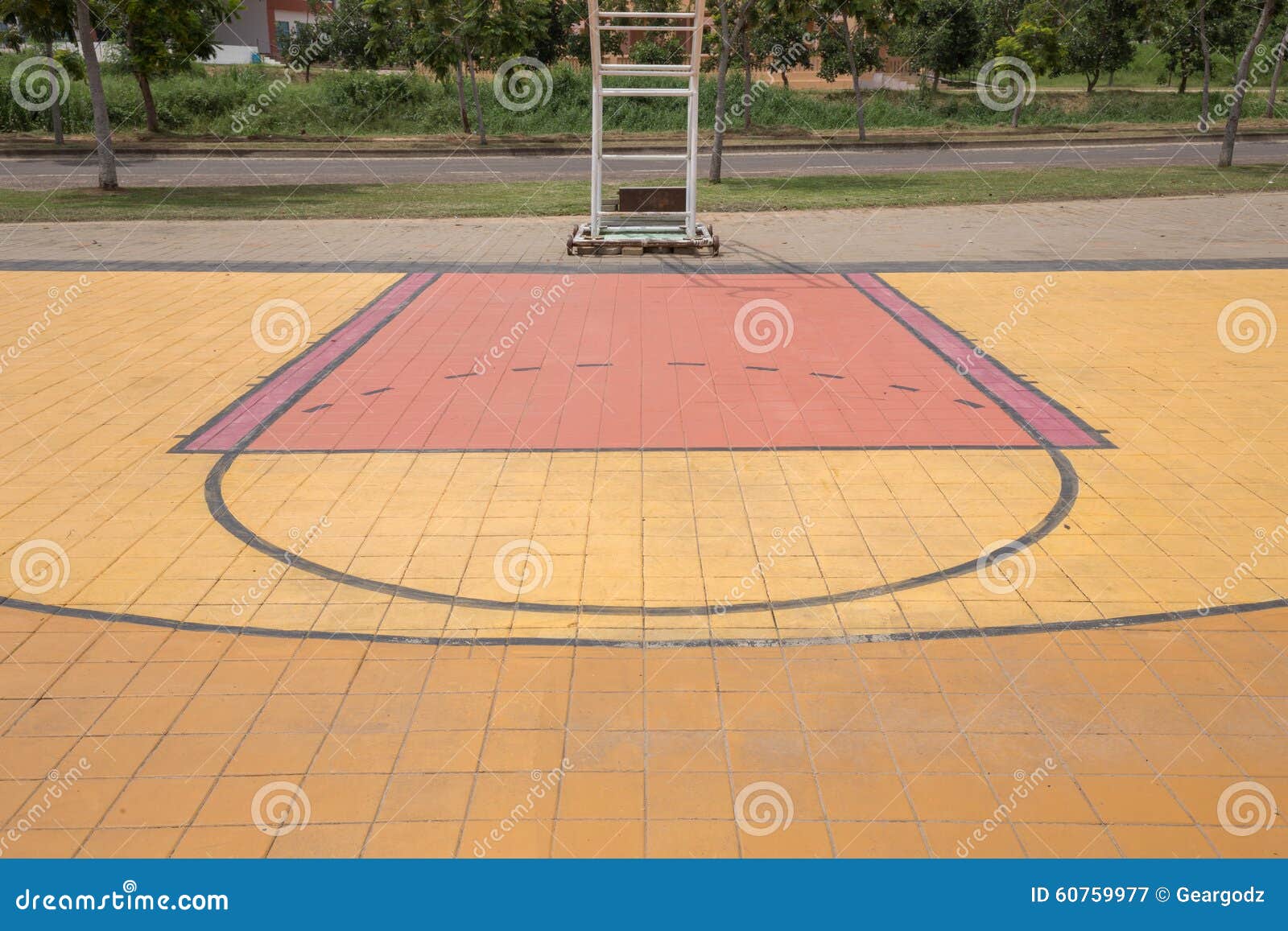 Lignes De Lancer Franc Du Terrain De Basket Public Image stock - Image ...