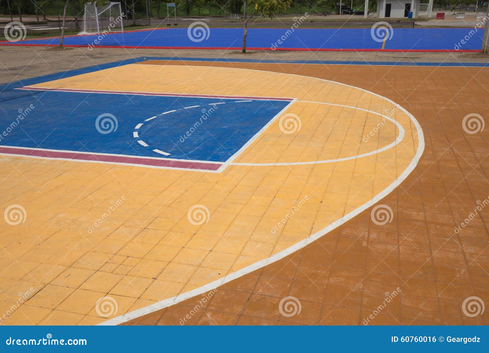 Lignes De Lancer Franc Du Terrain De Basket Public Photo stock - Image ...