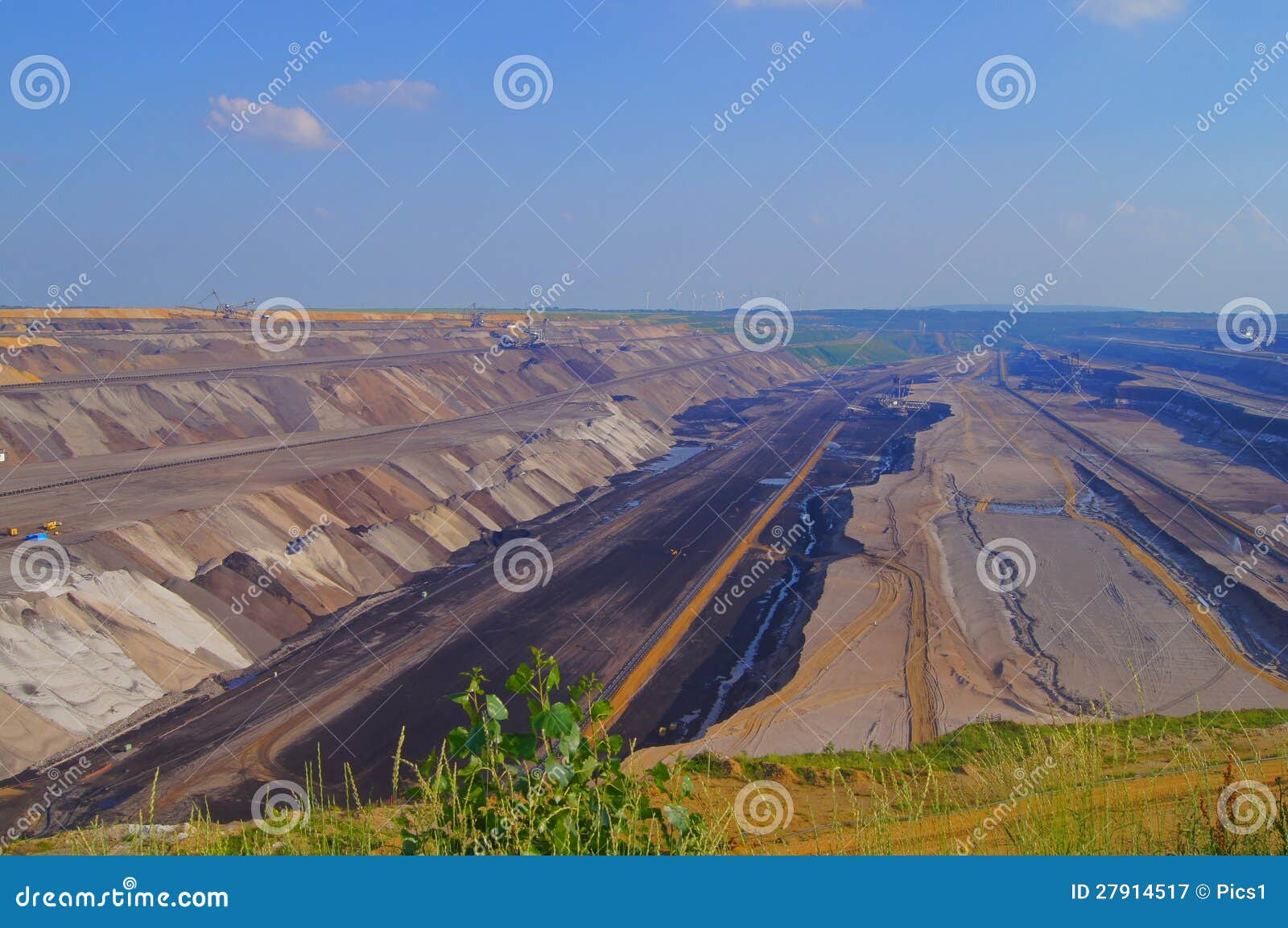Lignite mining stock image. Image of generation, digger - 27914517